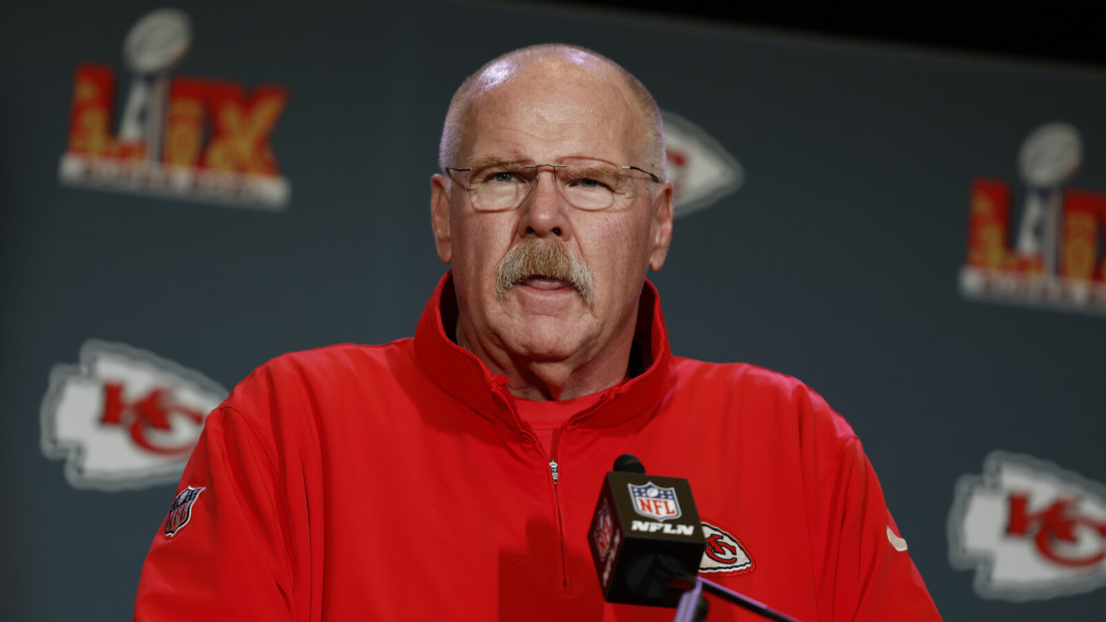 Postgame Handshake Between Andy Reid, Pete Carroll Grabs Attention ...