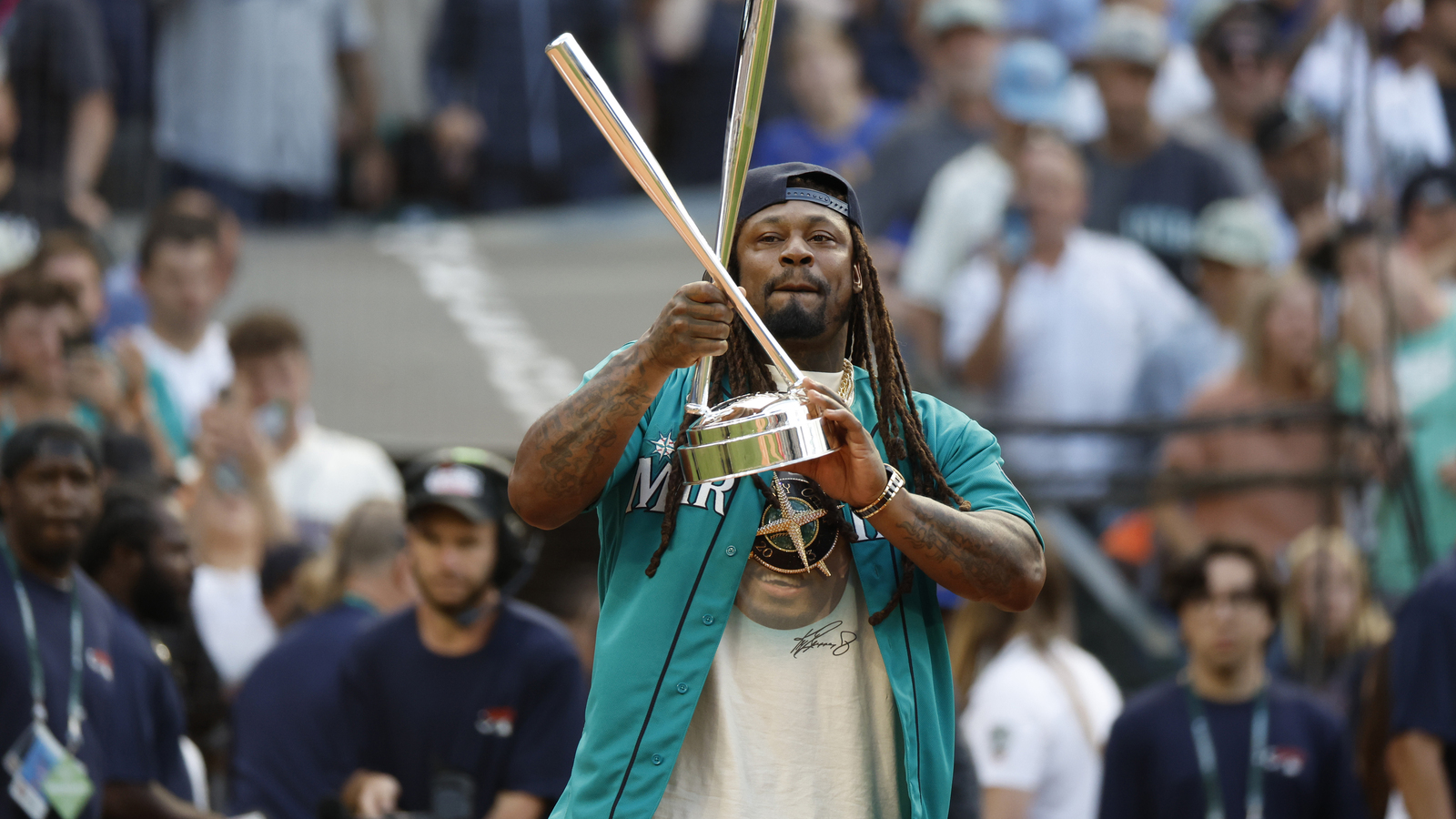Emanuel Wilson Names Marshawn Lynch, LOB Icons to Seahawks Mount ...