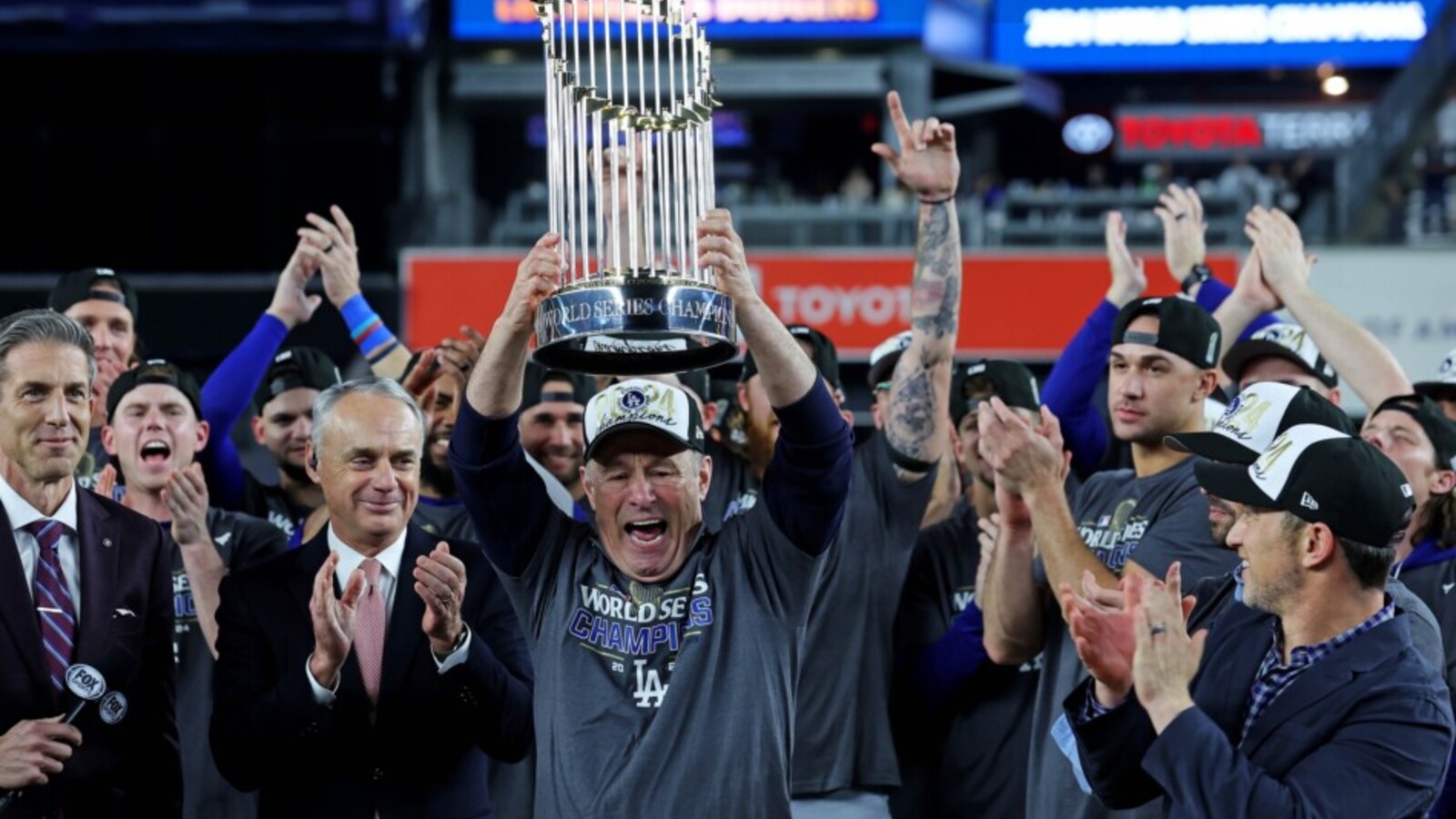 Rob Manfred Admires How Dodgers Organization Conducts Itself | Yardbarker