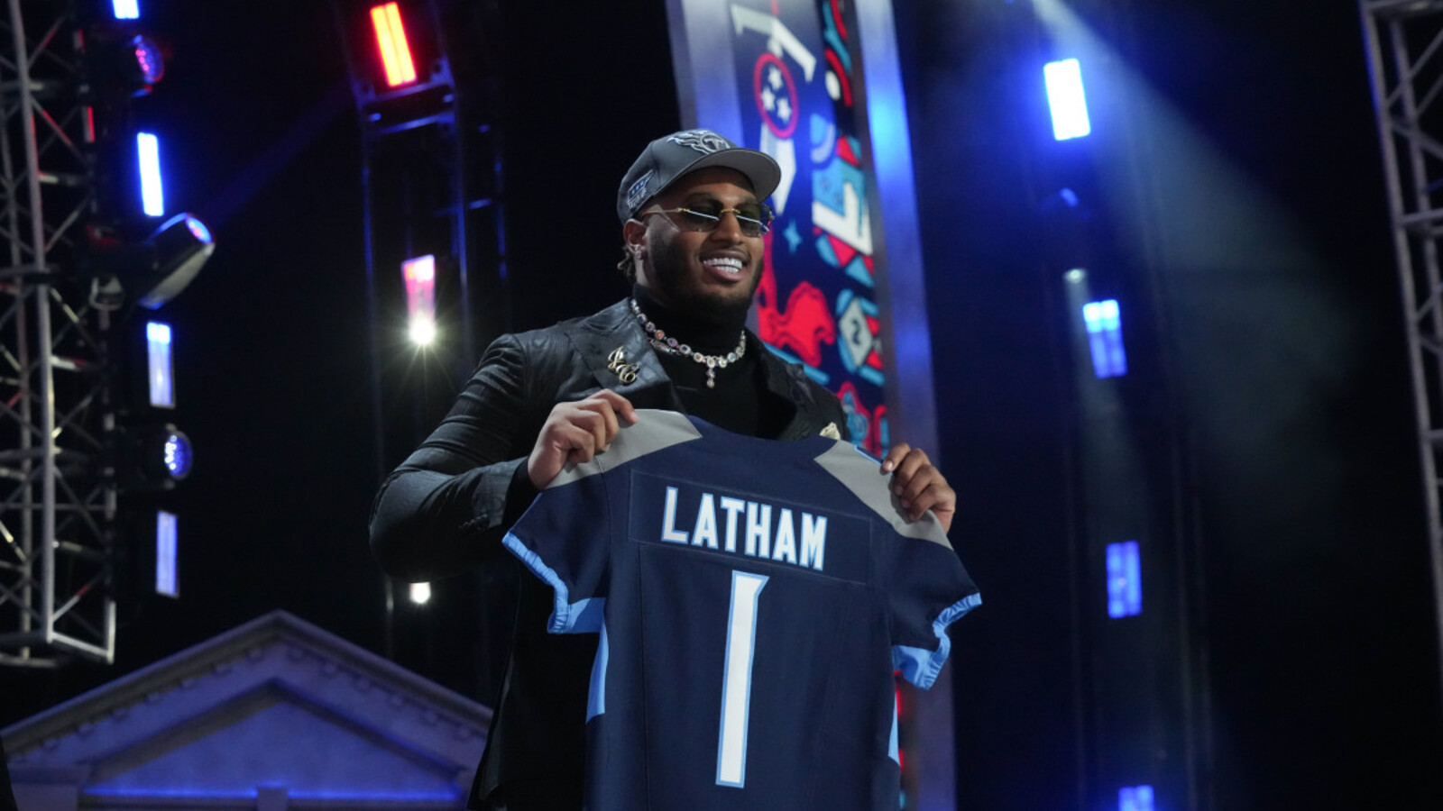 Titans draft Alabama OT JC Latham in gamble at No. 7 overall | Yardbarker