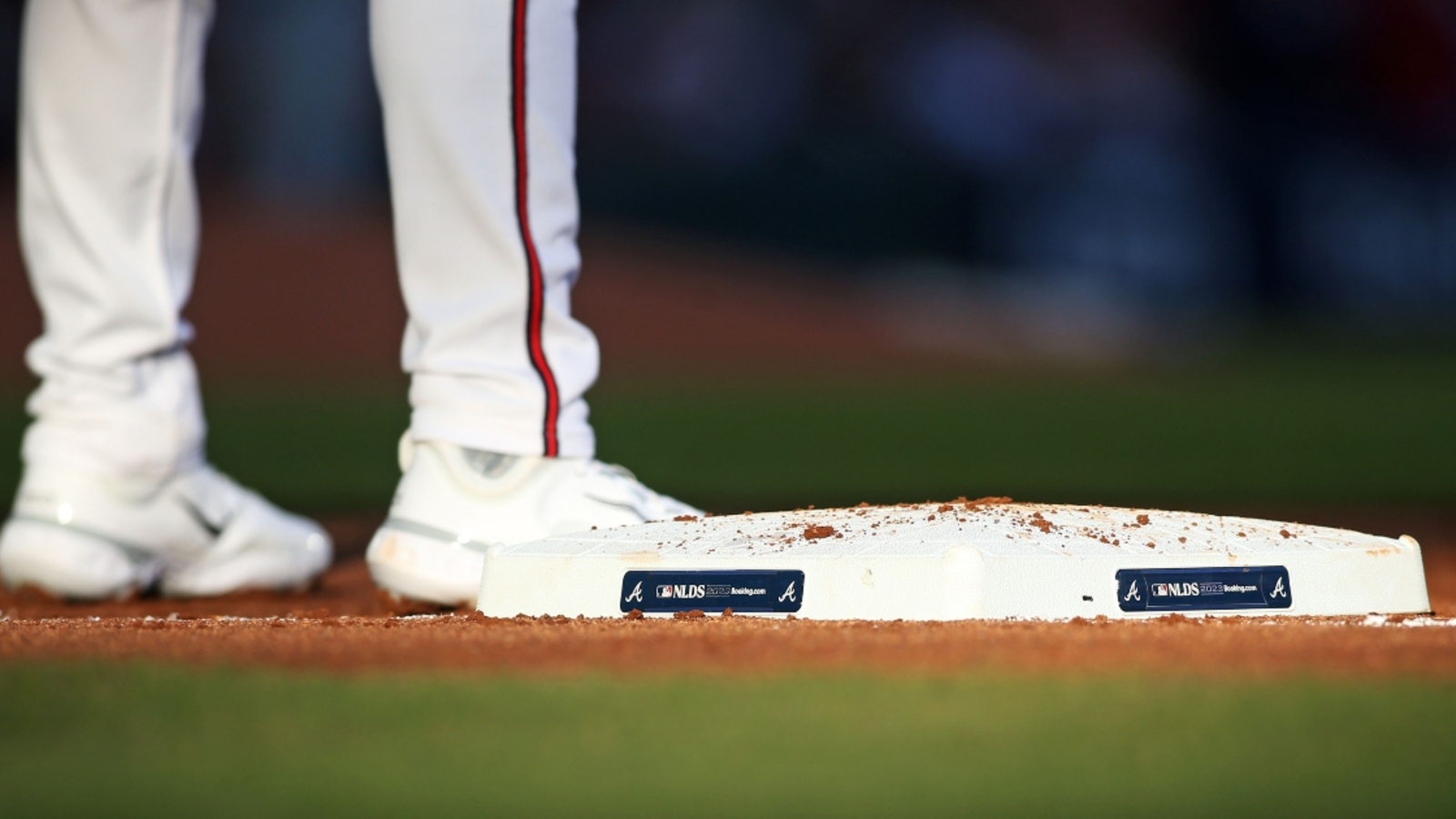 Cap’n Crunch trolls MLB over see-through pants controversy | Yardbarker