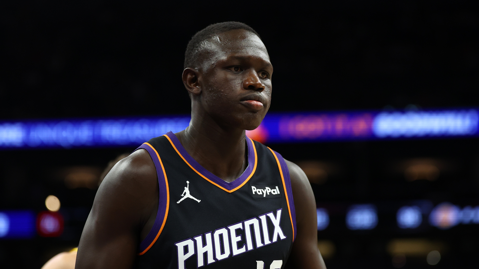 Phoenix Suns Outlast Dallas Mavericks 120-111 | Yardbarker