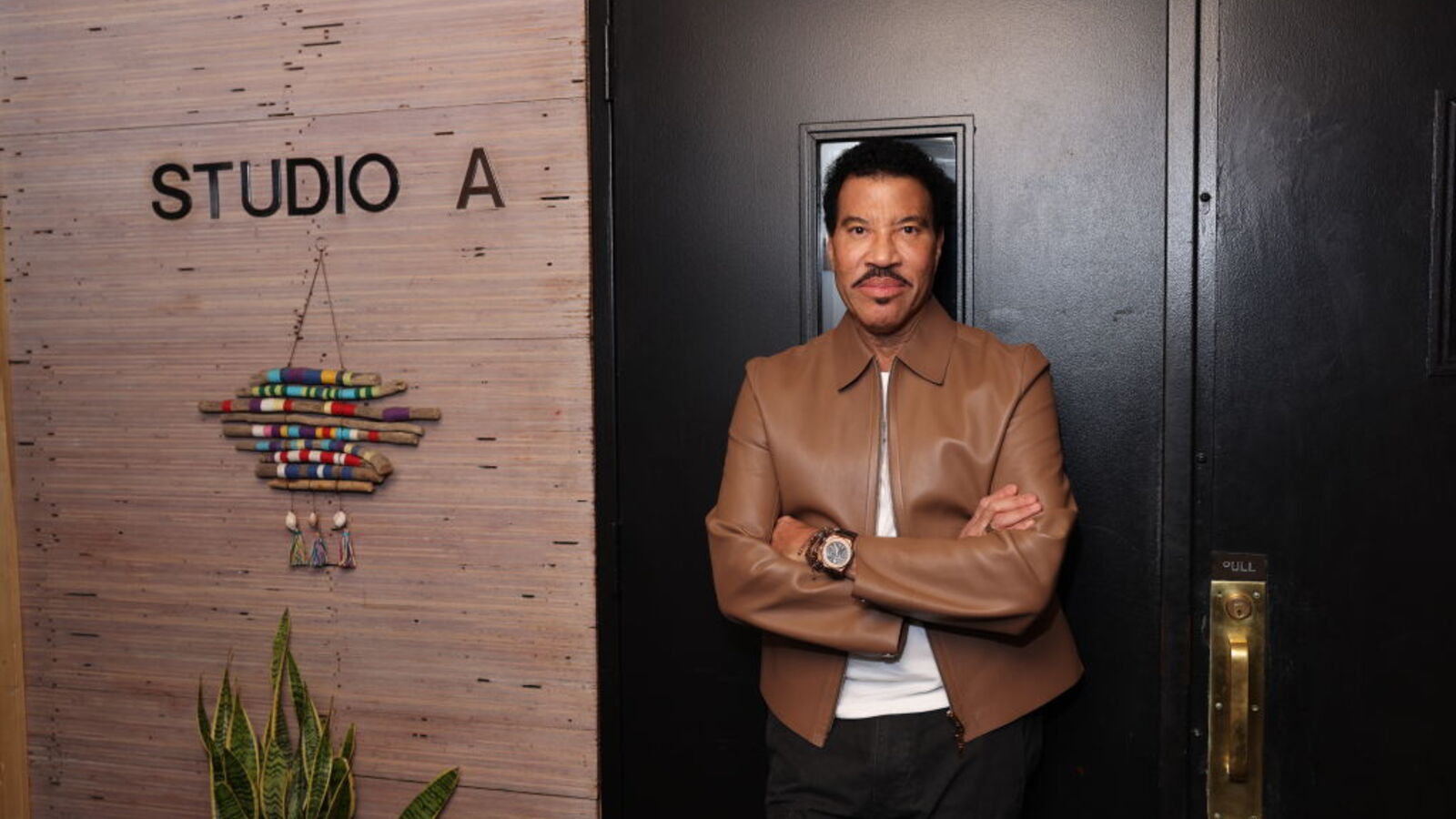 Lionel Richie Reveals Why Michael Jackson Was Nicknamed 'Smelly' by ...