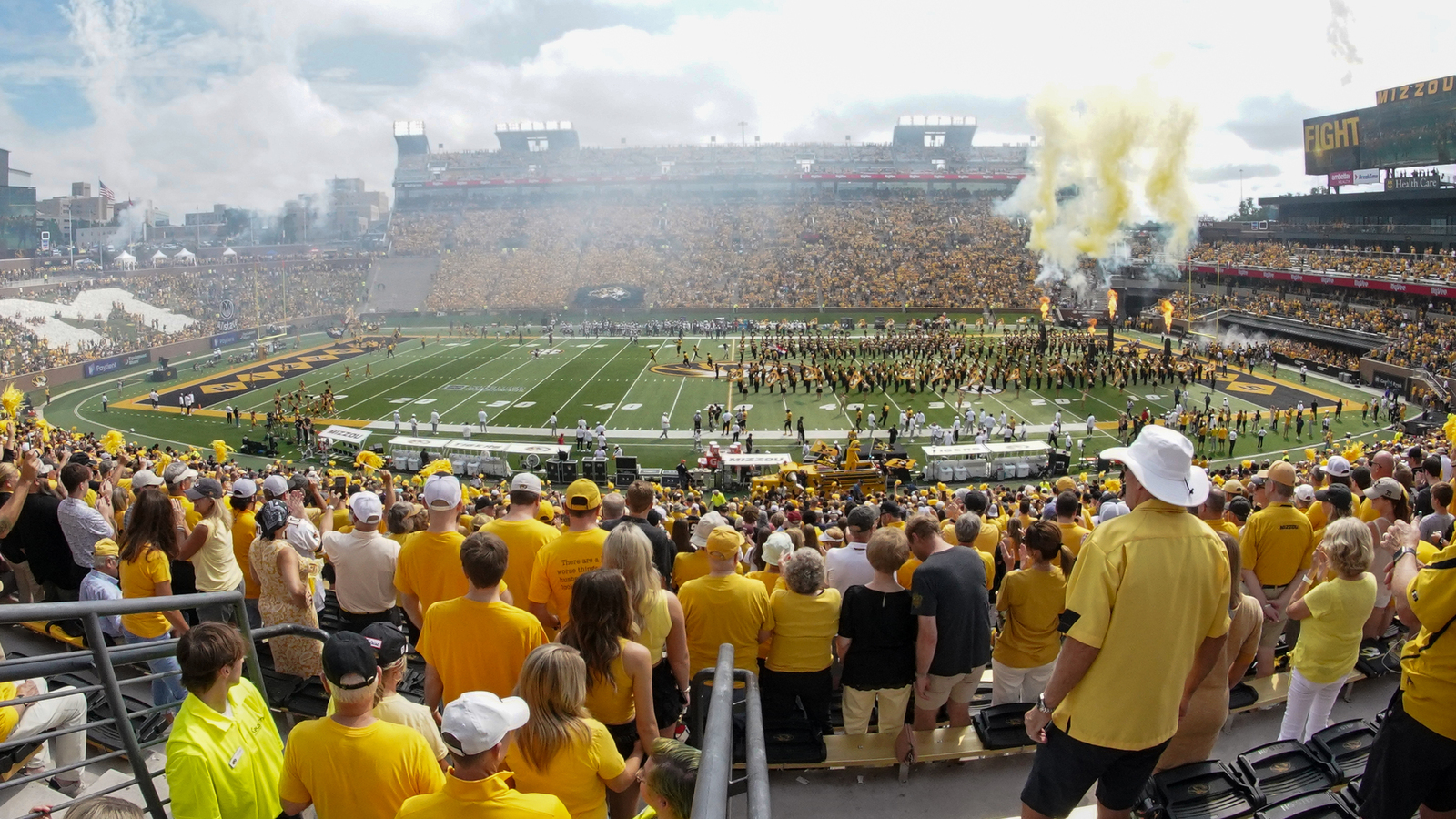 When Does the 2025 College Football Season Start? | Yardbarker