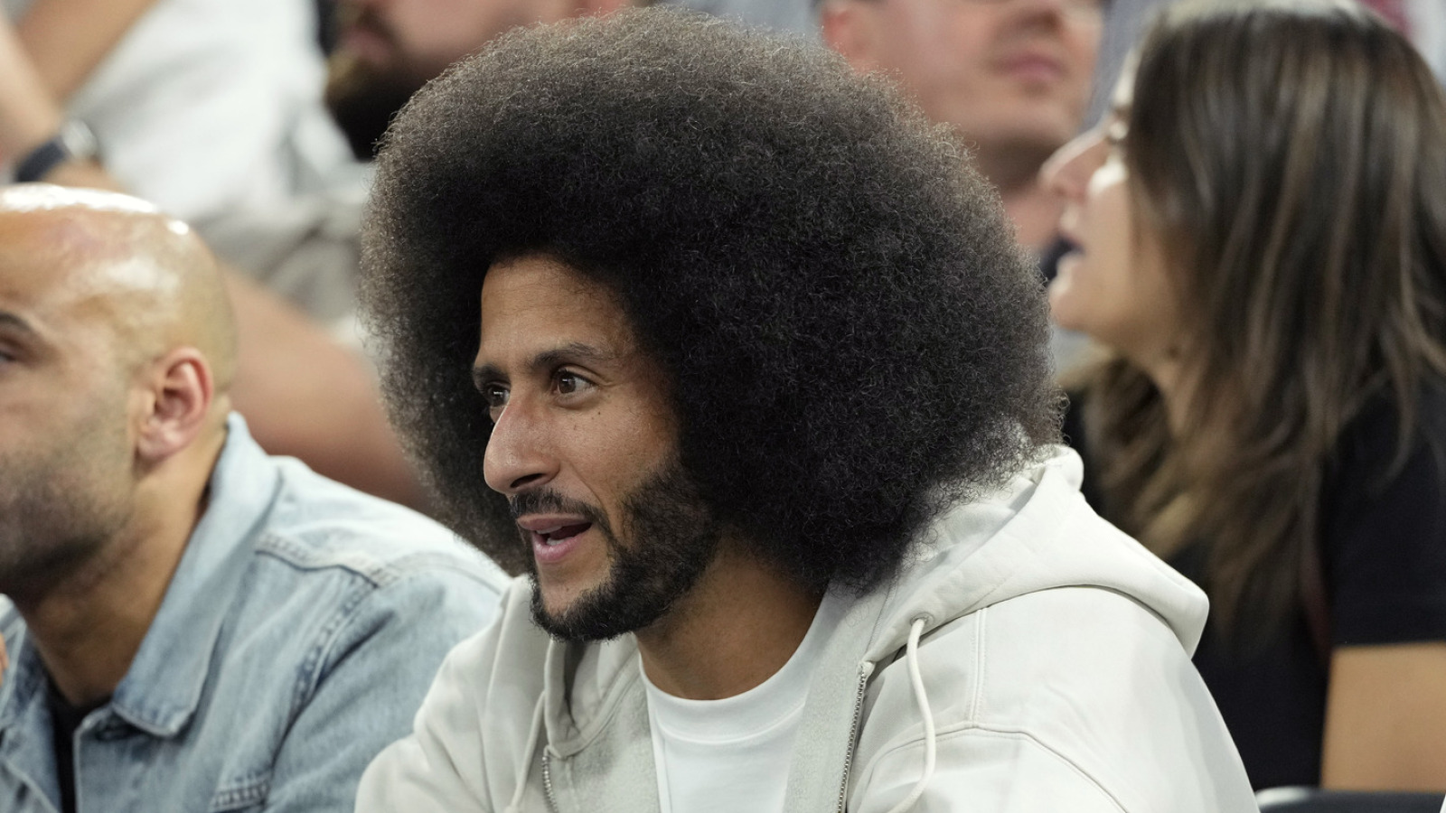 El HC de los Chargers, Jim Harbaugh, abierto a reunirse con Colin ...