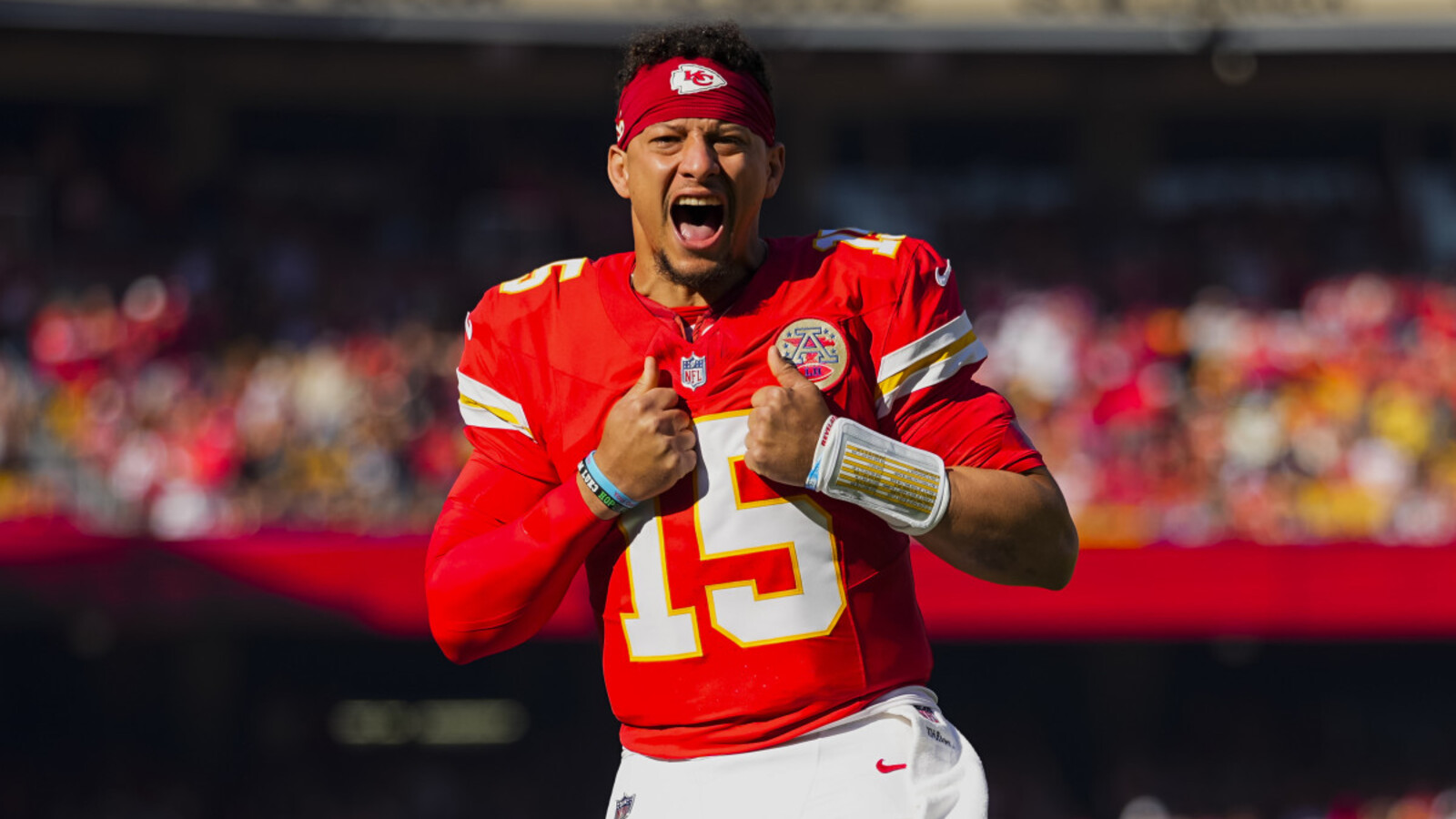 Patrick Mahomes Shows Love To Chiefs Before Sunday's Game | Yardbarker