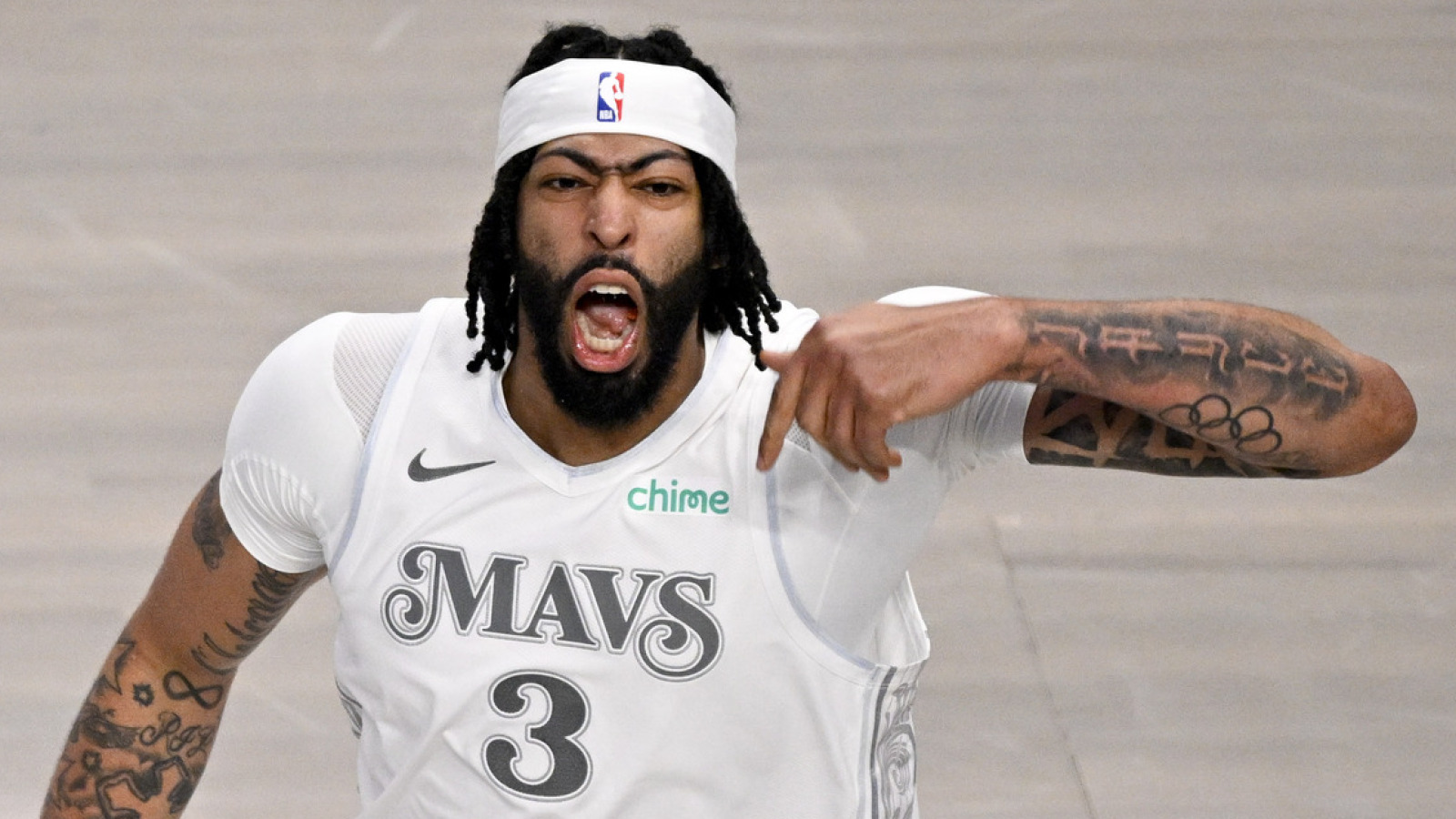 Watch: Anthony Davis makes immediate impact in Mavericks debut | Yardbarker