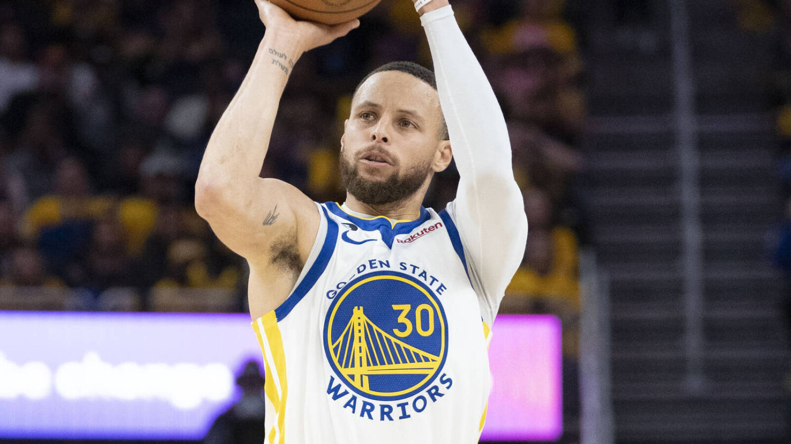 Drake shouts out Warriors star Stephen Curry at concert | Yardbarker