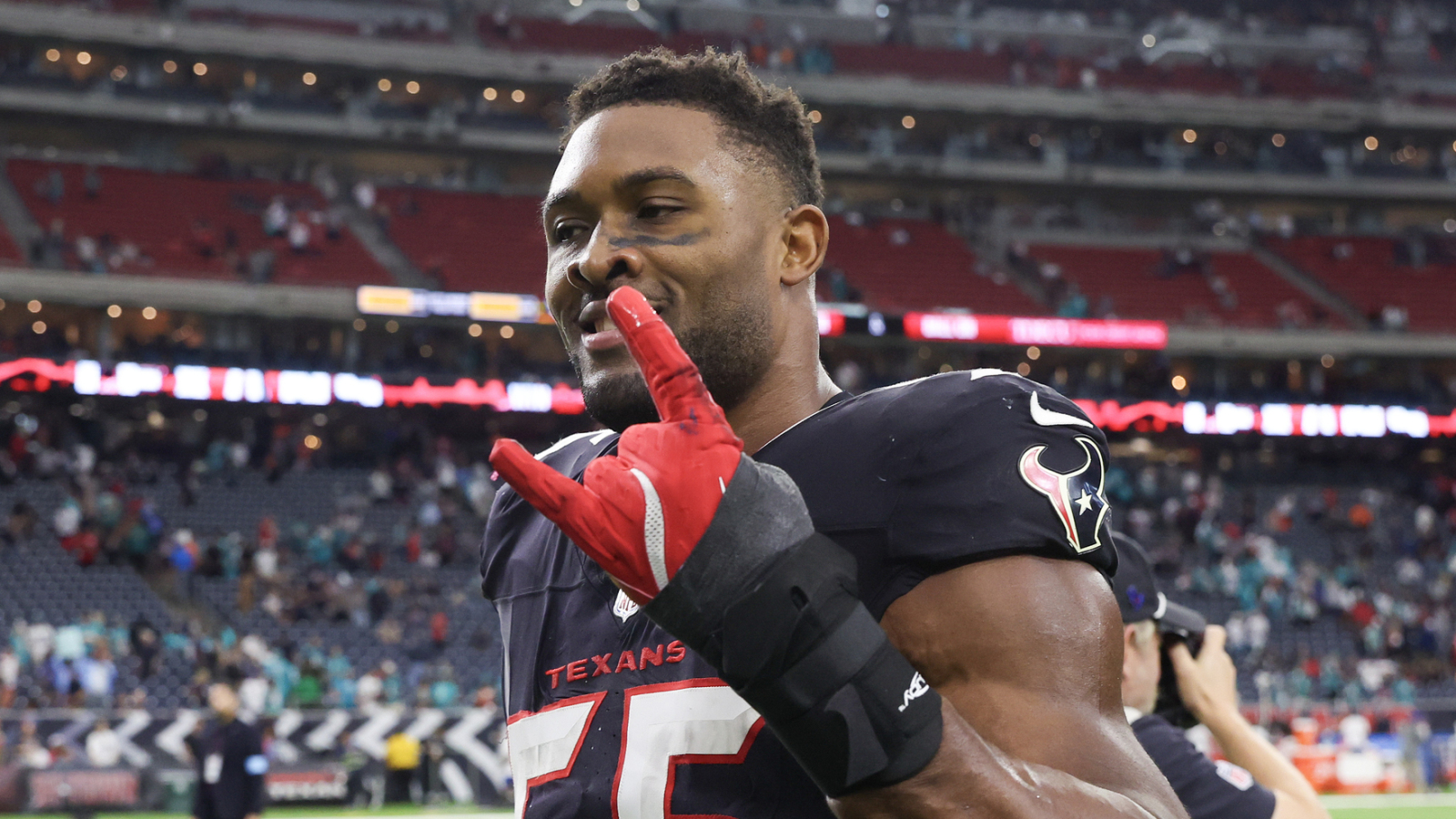 Texans Agree To One-Year, $35.6 Million Extension With DE Danielle ...