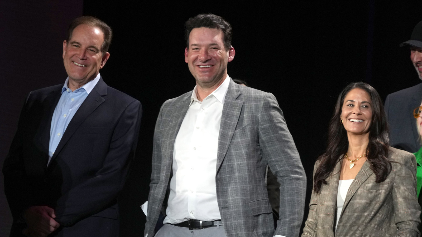 Tony Romo Offers Excuse For His Poor Performance In The Booth On Sunday ...