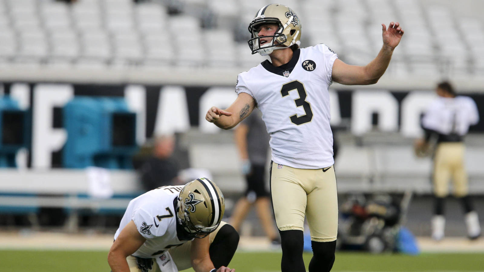 Watch: Will Lutz consoles Browns kicker after game in classy gesture ...