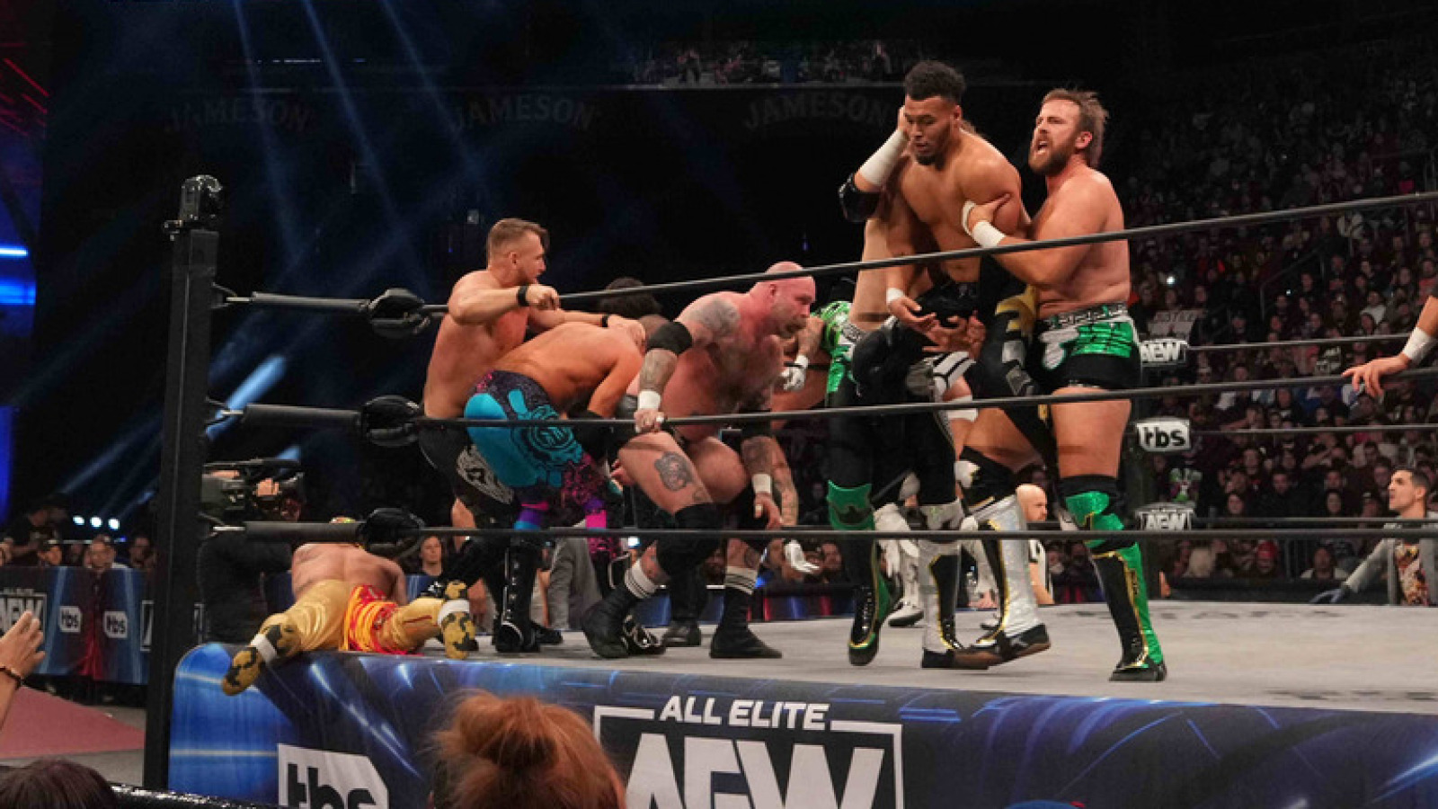 Former AEW talent describes locker room as 'chaotic' | Yardbarker