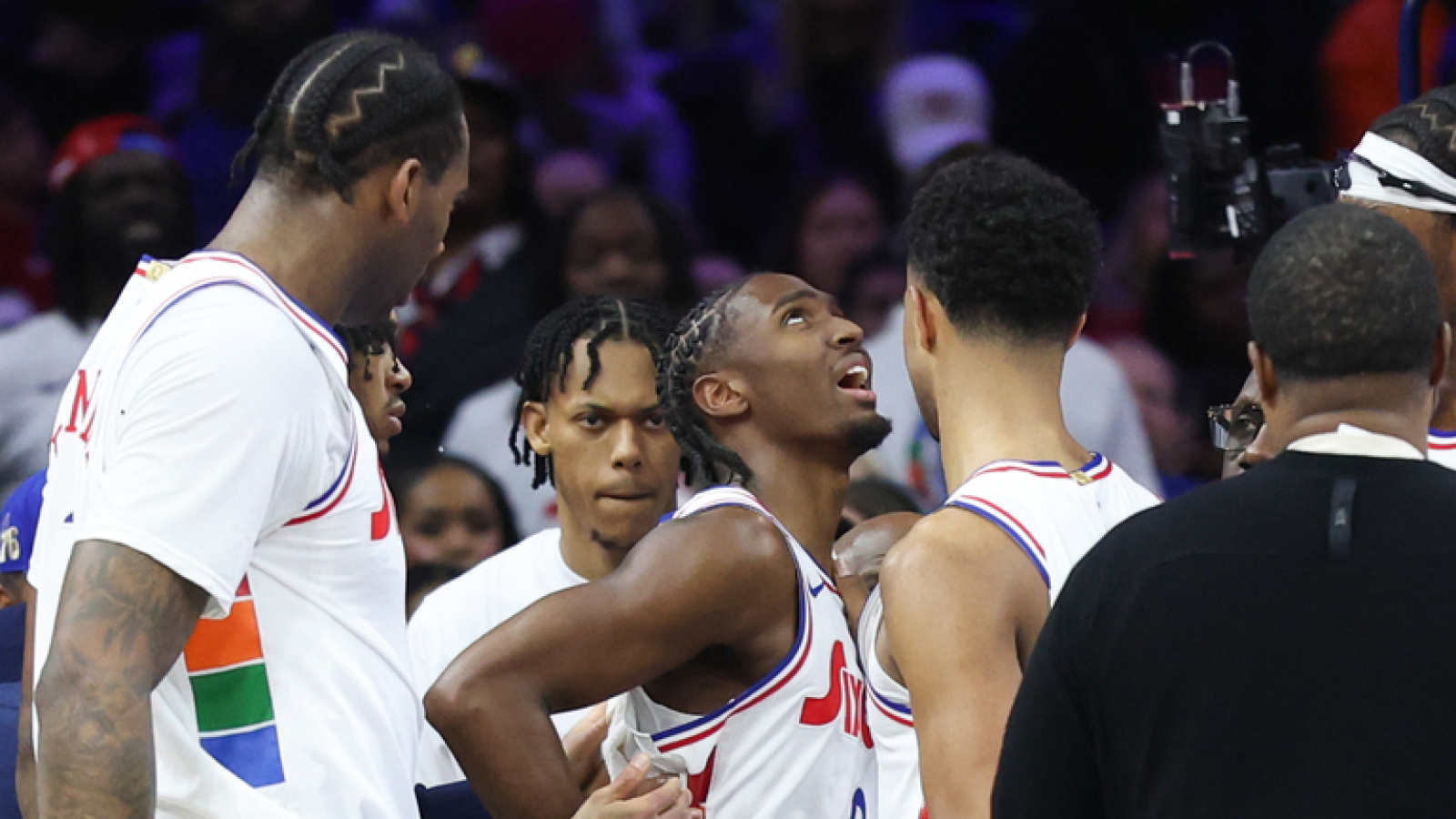 76ers' Tyrese Maxey gets even more hurt while playing hurt | Yardbarker