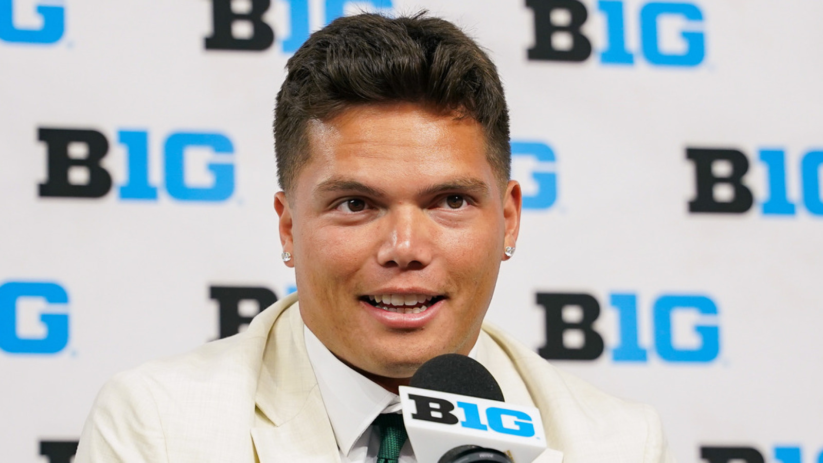 Oregon QB has great chance to break two NCAA passing records | Yardbarker