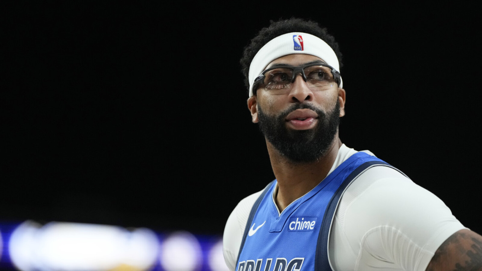 Mavericks Announce Anthony Davis News Immediately After Loss to Lakers ...