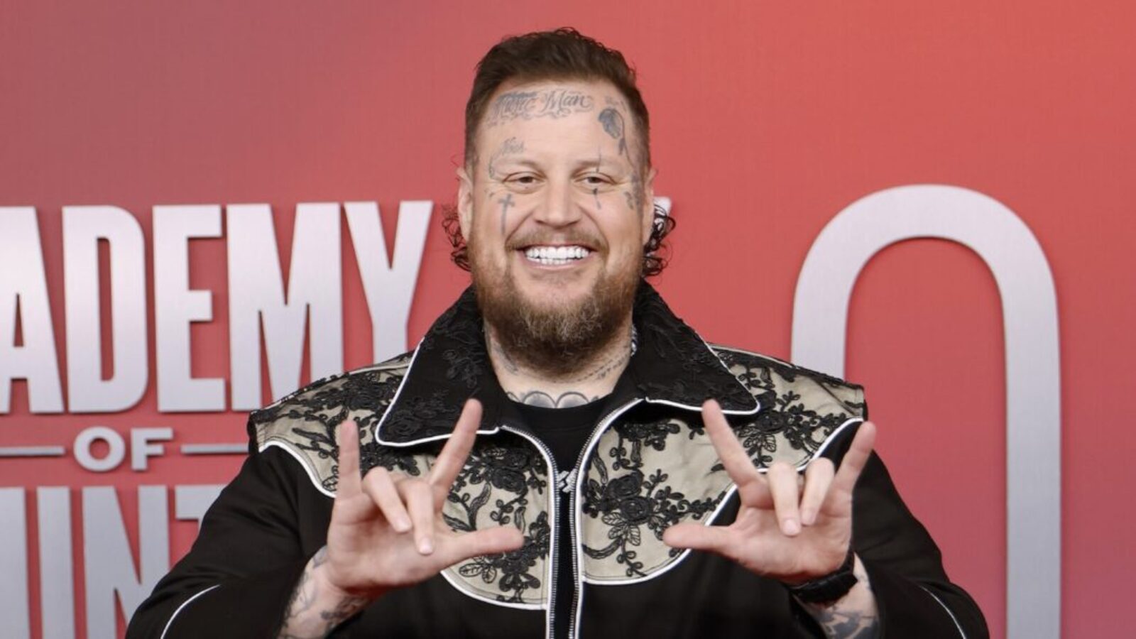 Jelly Roll Shows Off Weight Loss, Says He Can ‘Fit in Louis Vuitton Now ...