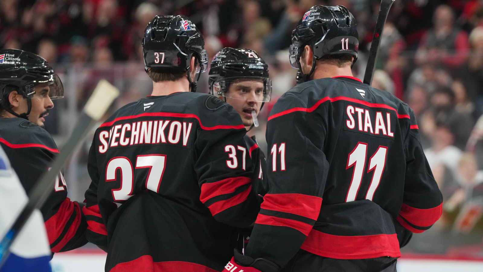 Hurricanes outlast Lightning for their fourth straight win | Yardbarker