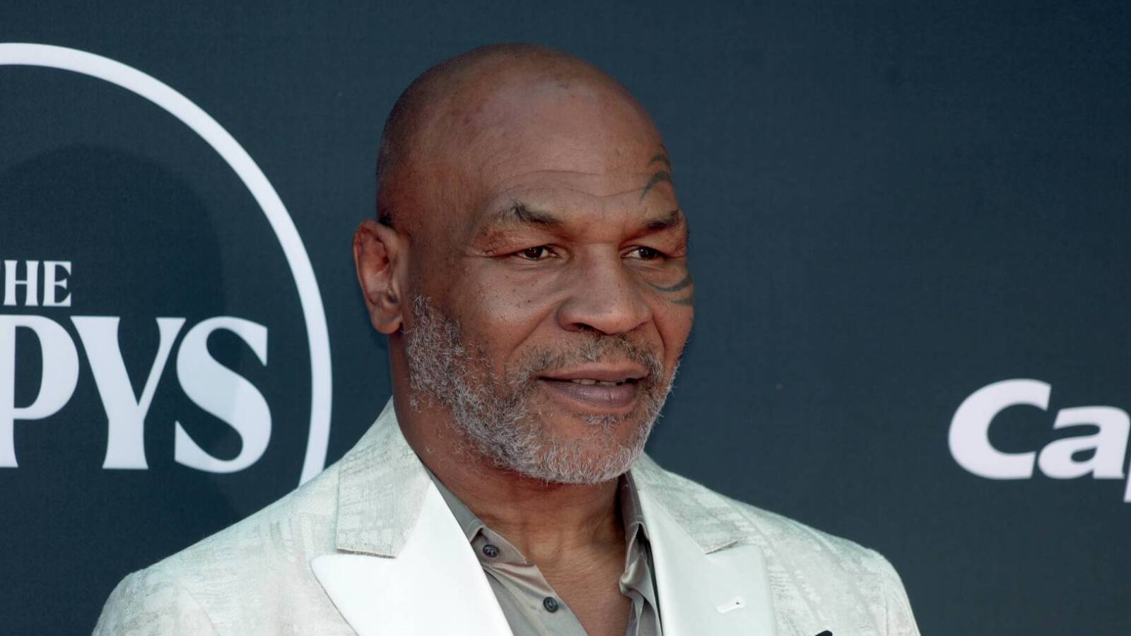 Joe Rogan says Jake Paul should fear 'savage mode' Mike Tyson | Yardbarker