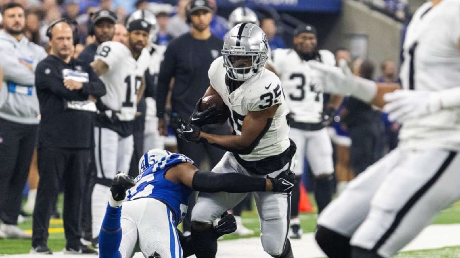 Raiders RBs Learning from One of the Best | Yardbarker