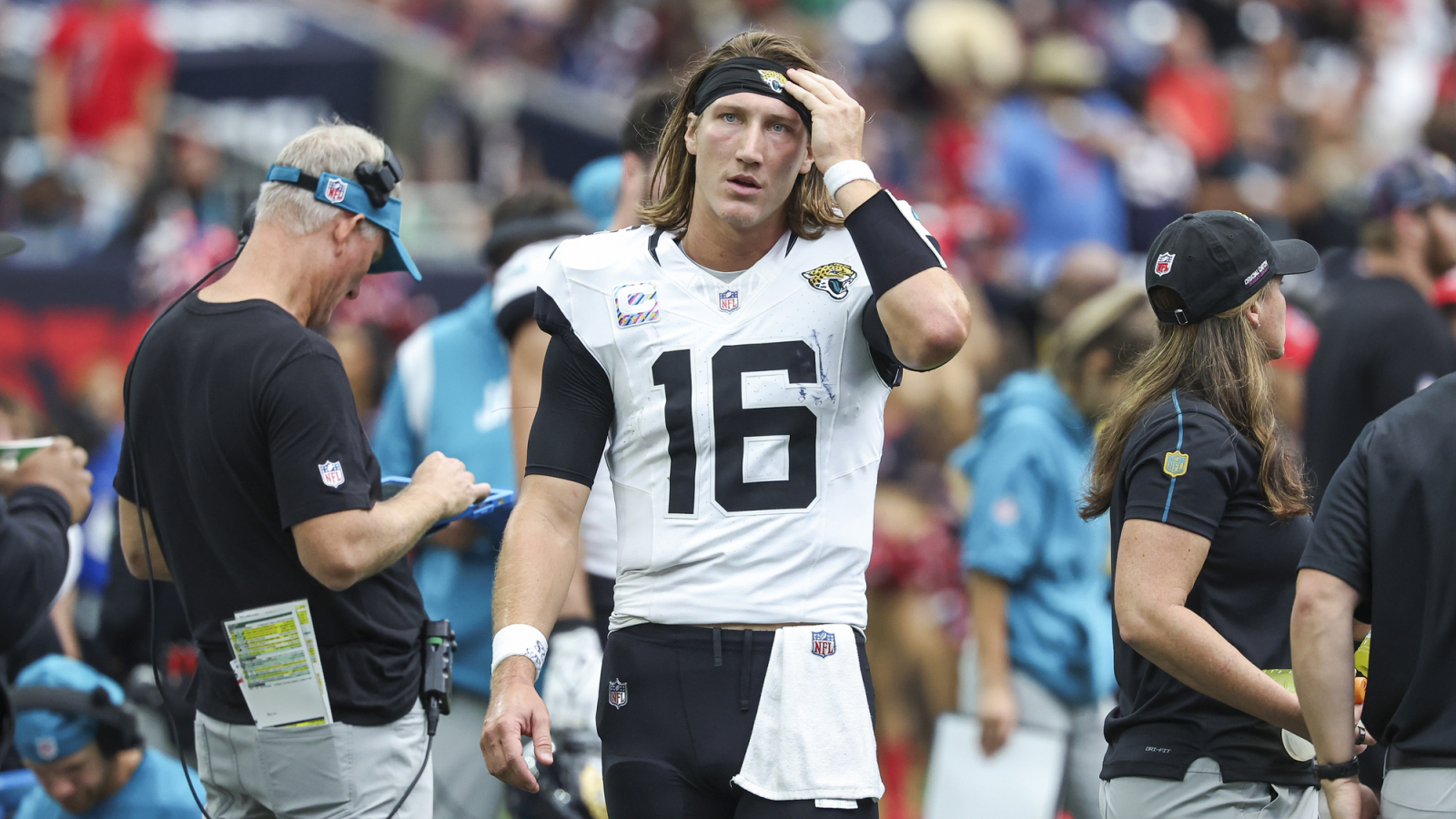 What's Wrong With Trevor Lawrence This Season? | Yardbarker