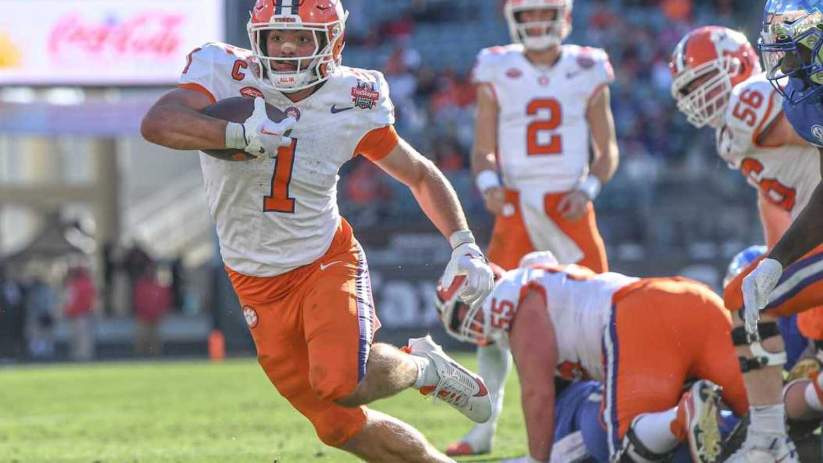 Eagles sign dual-threat Clemson running back to rookie contract ...