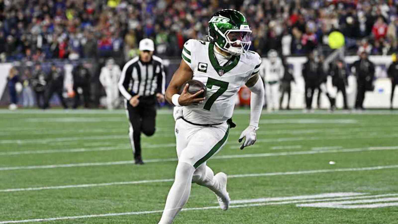 Jets' Justin Fields Facing 'Uncertainty' Due To Knee Injury | Yardbarker