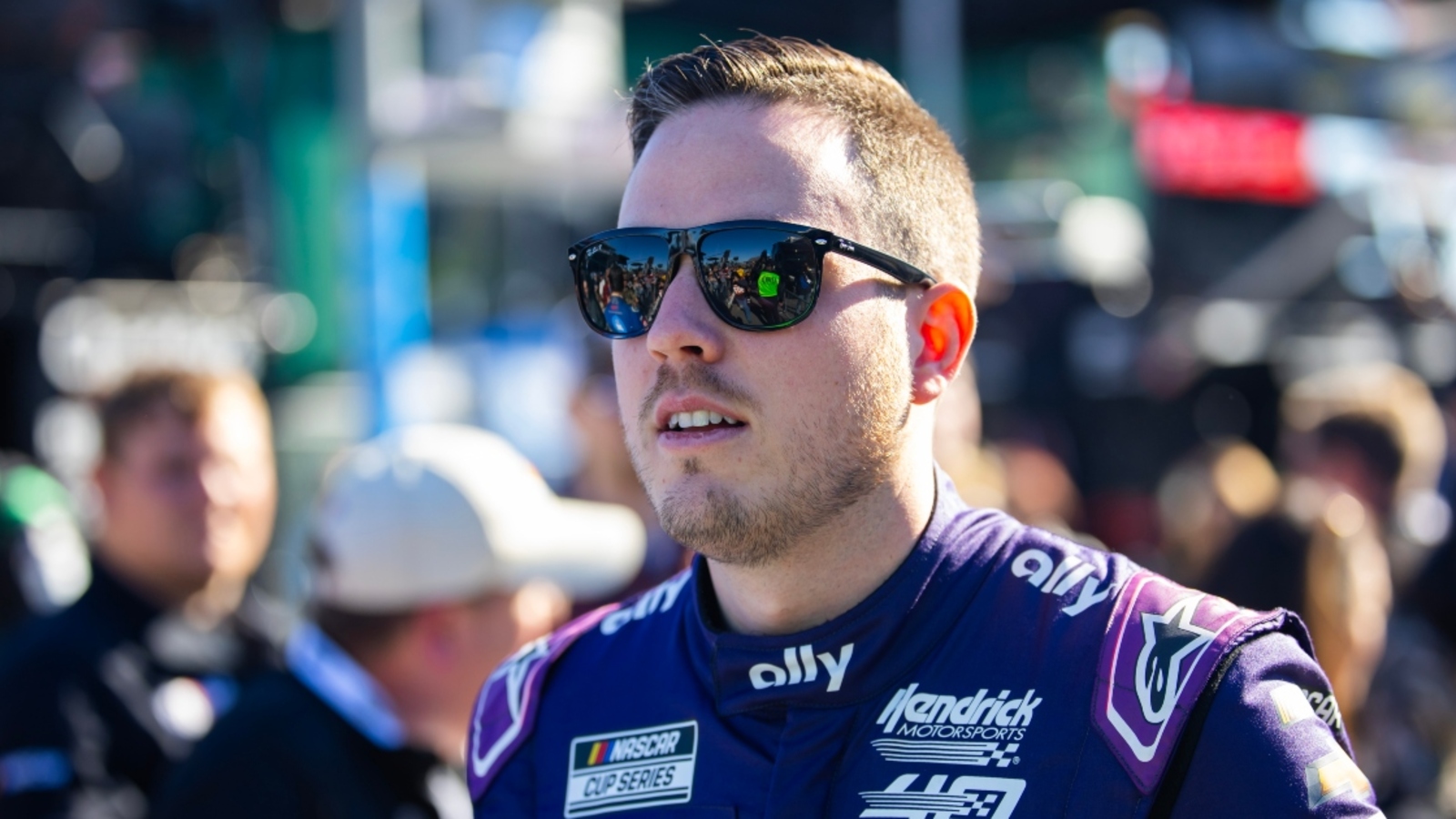 Alex Bowman responds to Aric Almirola’s physical racing in overtime at ...