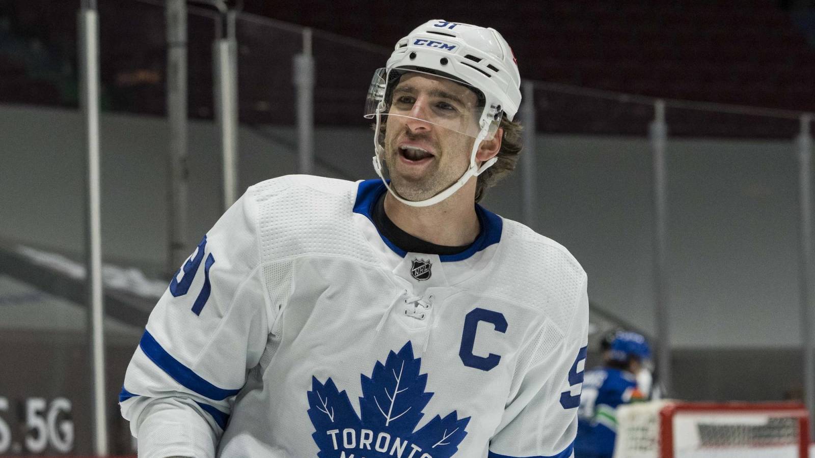 Tavares visits Leafs after suffering concussion, knee injury | Yardbarker