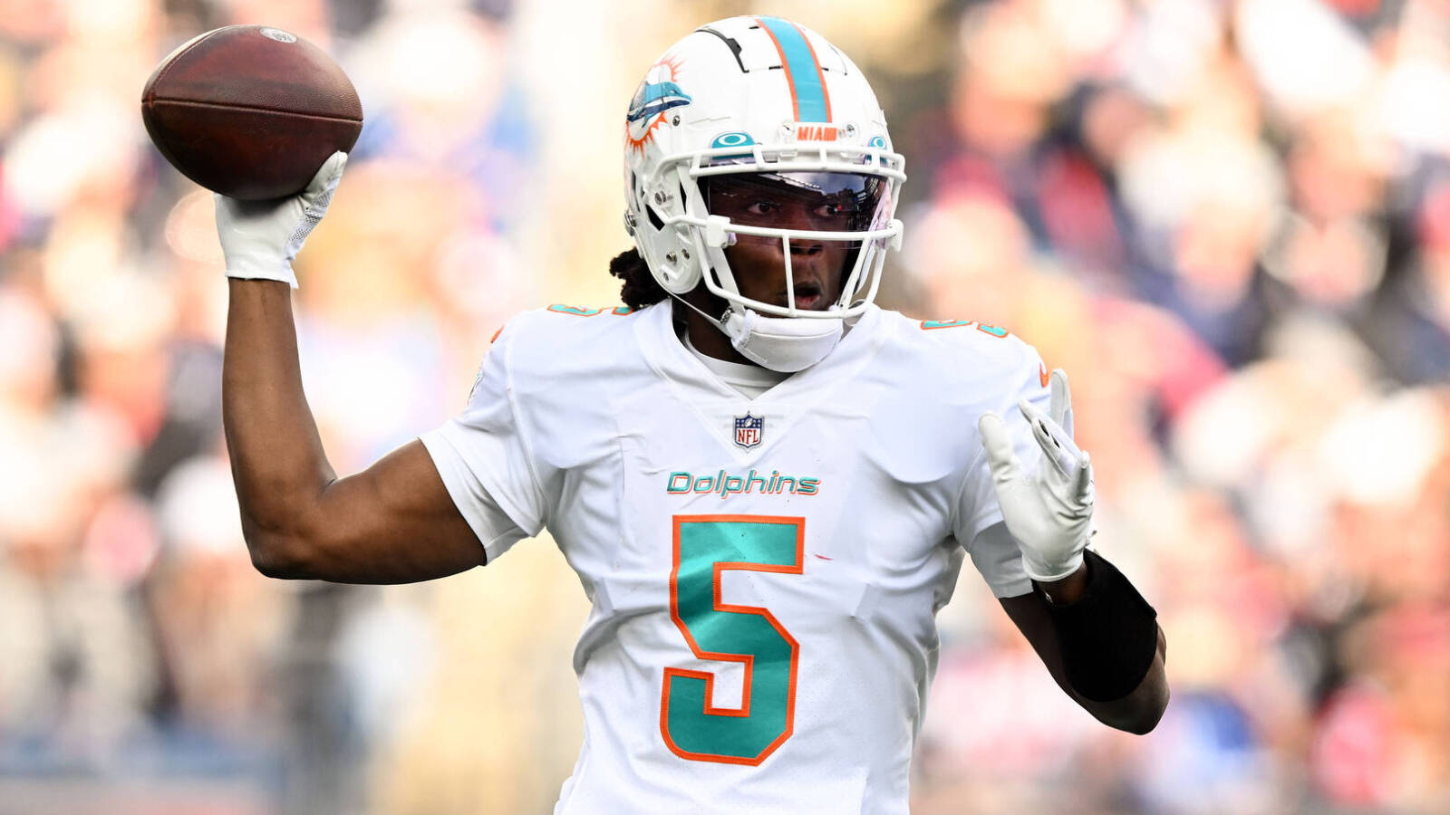 Teddy Bridgewater breaks finger in Dolphins loss | Yardbarker