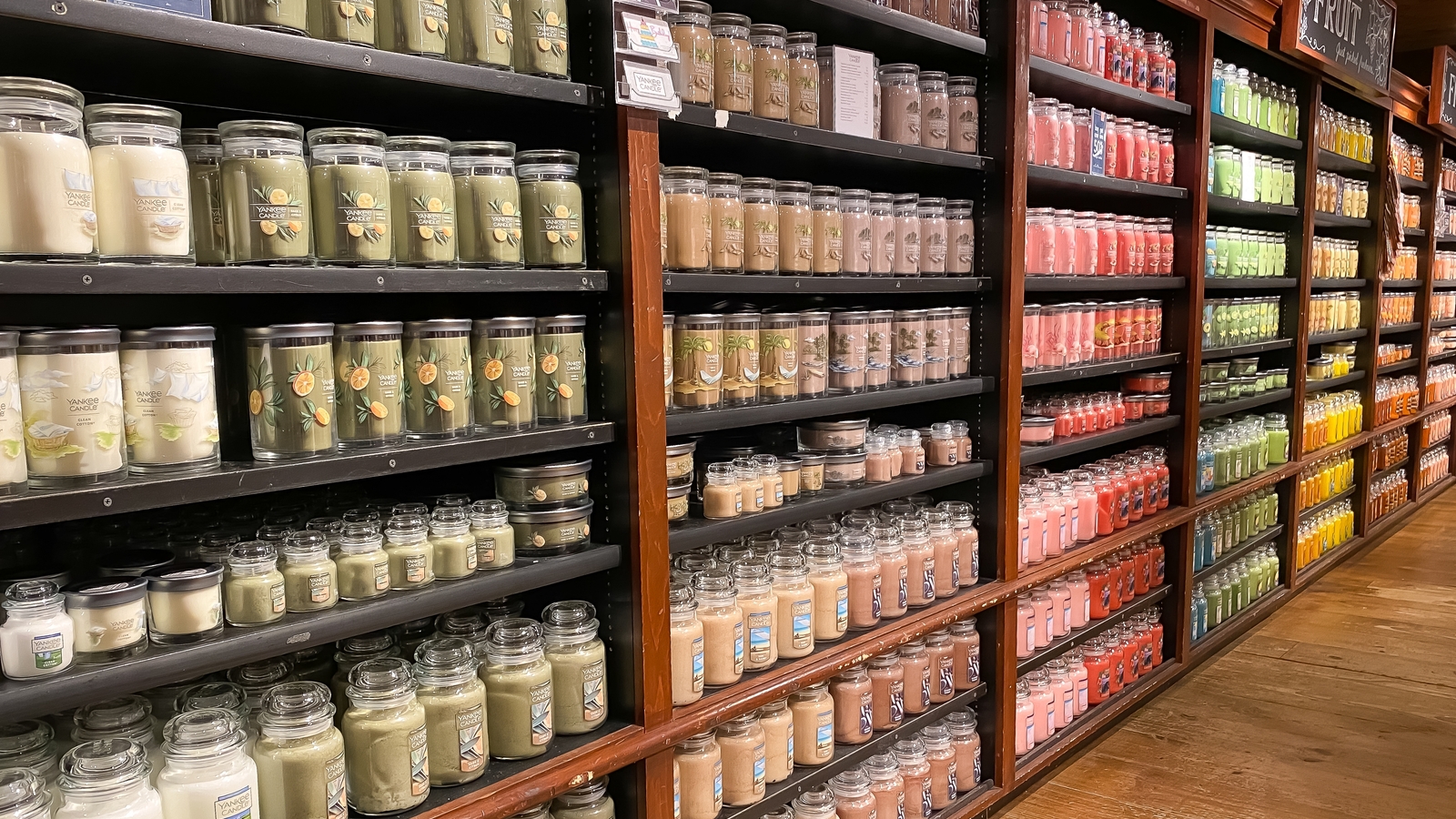 Wax on: 15 scented candle brands for any budget | Yardbarker
