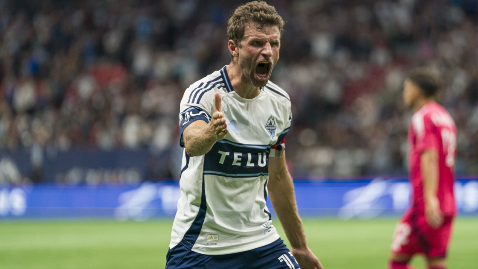 Tim Howard Stands by 'Aging' Thomas Muller After Bayern Munich Exit ...