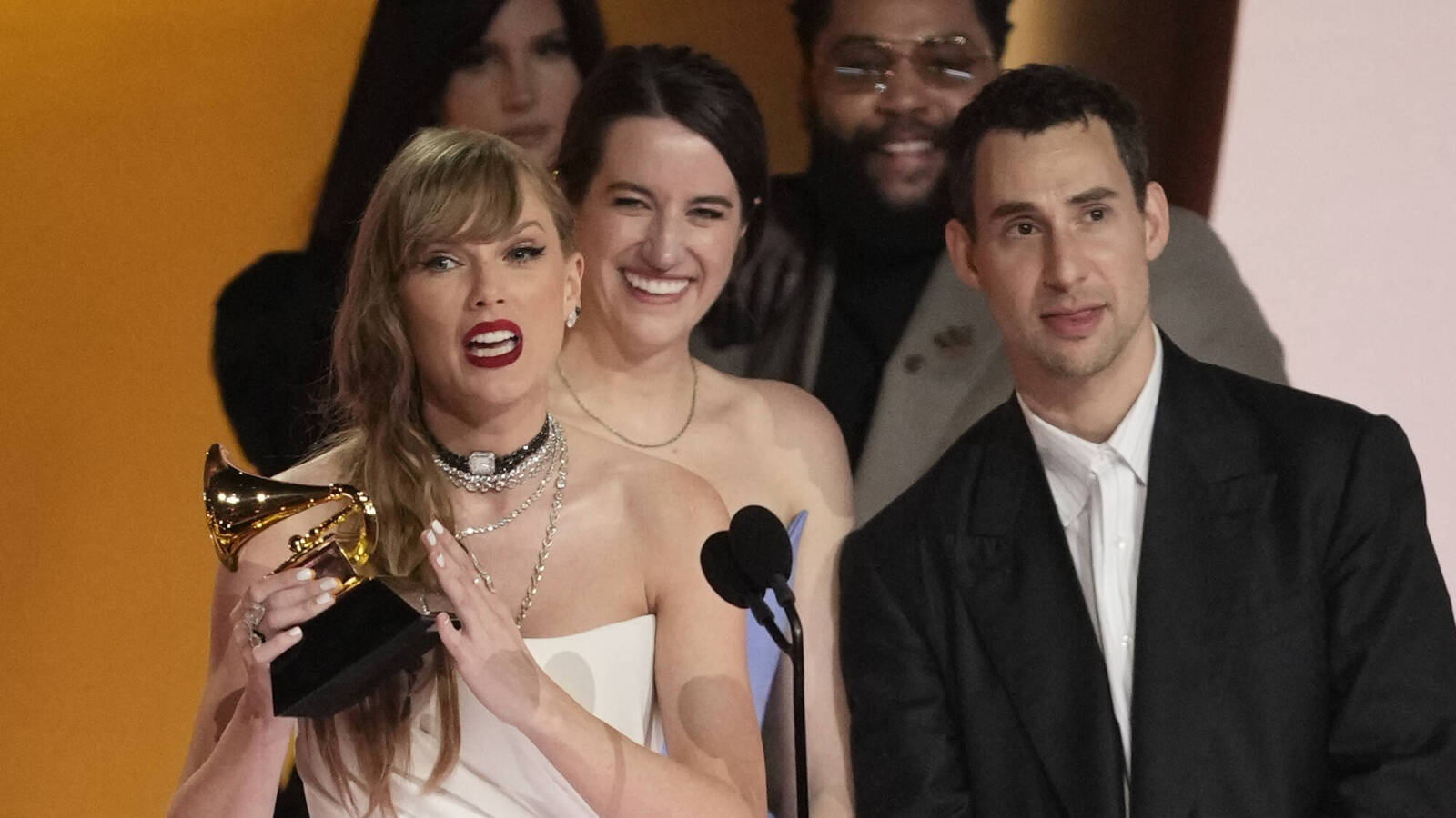 Watch: Taylor Swift arrives at Super Bowl LVIII | Yardbarker