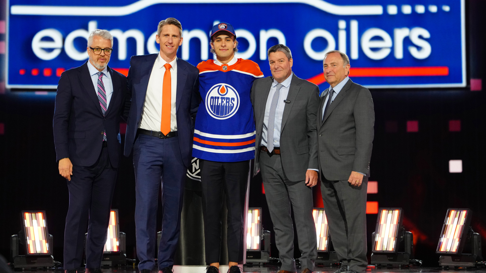 Opinion: Jeff Jackson Should Stay as the Edmonton Oilers GM | Yardbarker