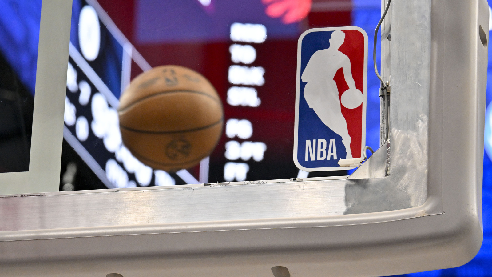 NBA’s ugly new shot clock debuts during Summer League | Yardbarker