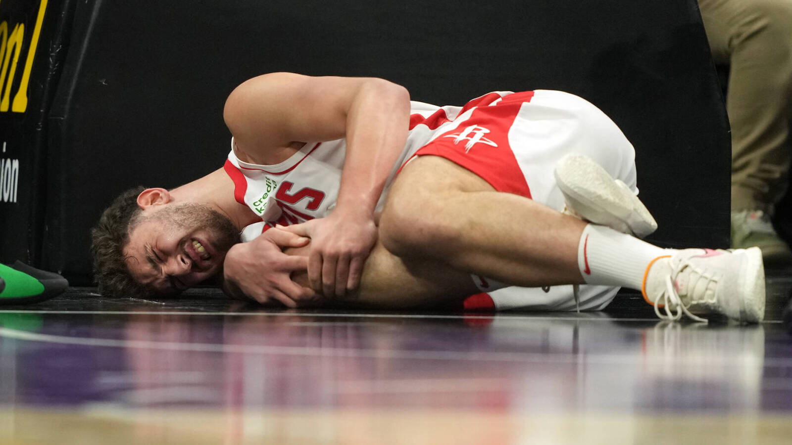 Rockets' Sengun has severe ankle sprain, bone bruise on knee | Yardbarker
