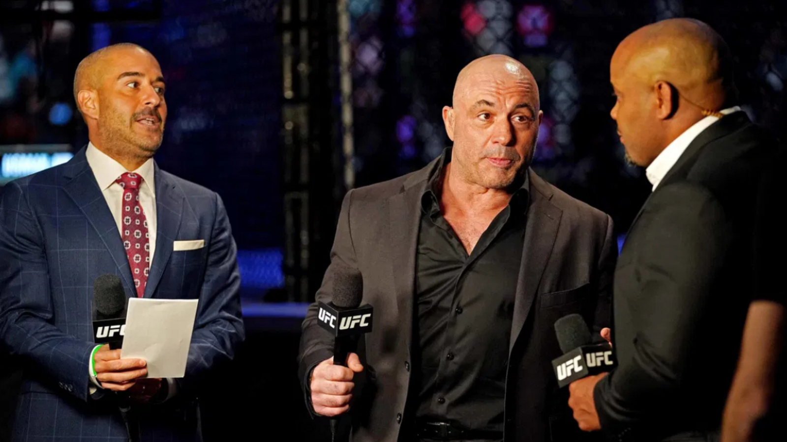 UFC London Commentary Team: Are Joe Rogan, Jon Anik on the Desk ...