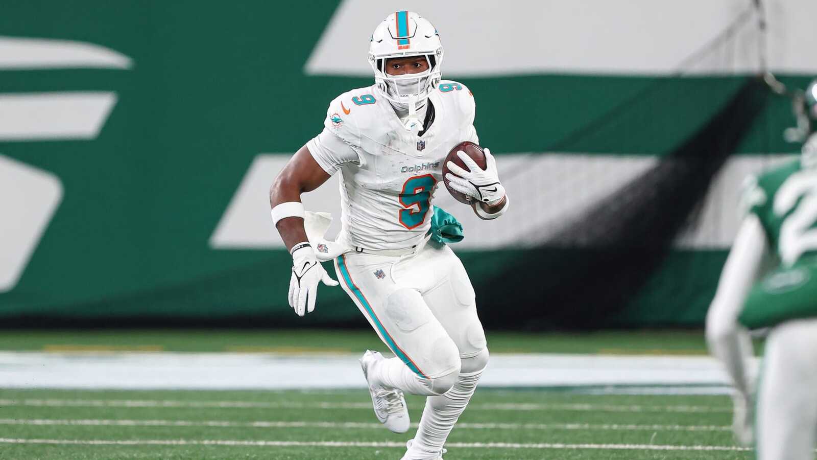 Pittsburgh Steelers Trade for Jonnu Smith Ahead of 2025 NFL Season ...