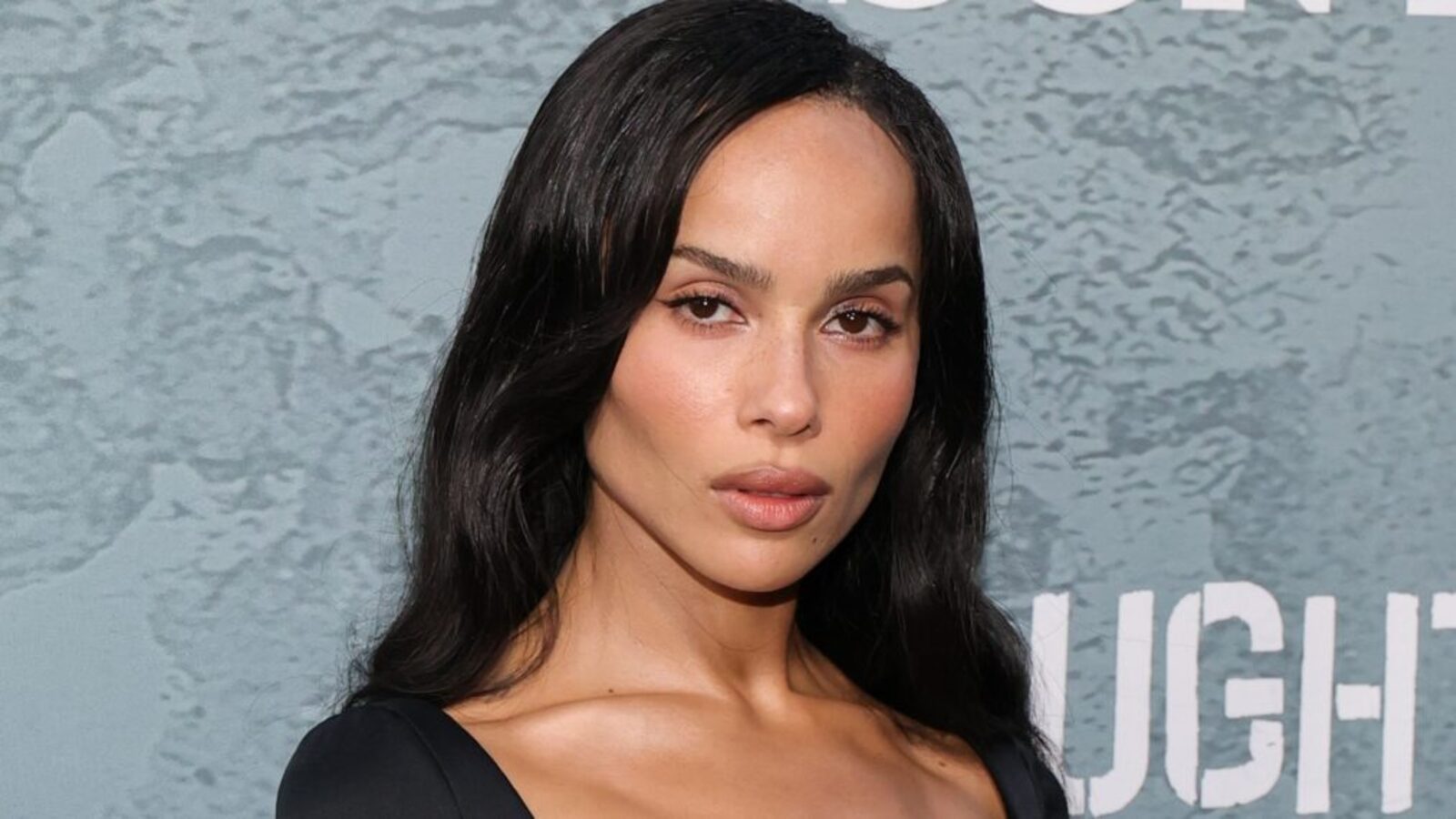Zoë Kravitz Says Homophobia in ‘Friends’ Was ‘Wild’ and Should Stay in ...