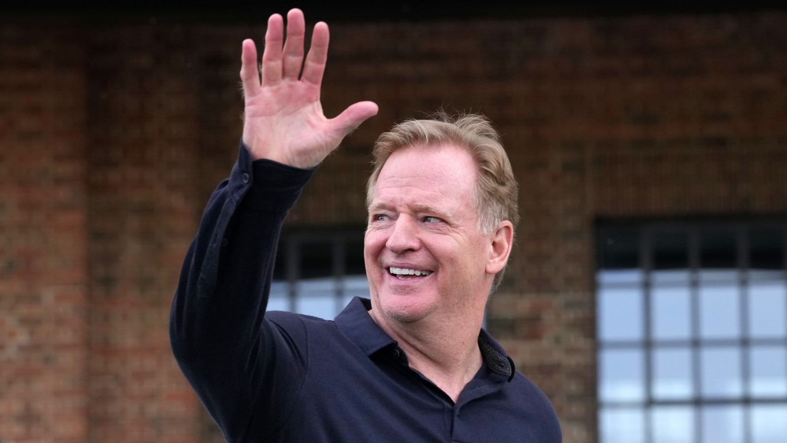 Goodell Signs New Contract; $700 Million In Career Earnings? | Yardbarker