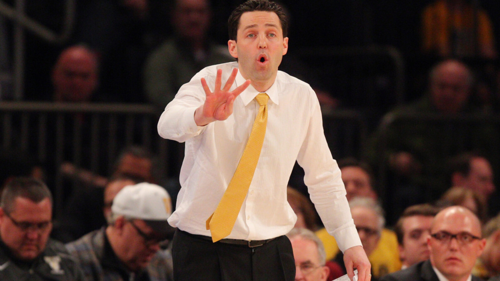 Revisiting NCAA Tournament Buzzer Beaters of Yesteryear | Yardbarker