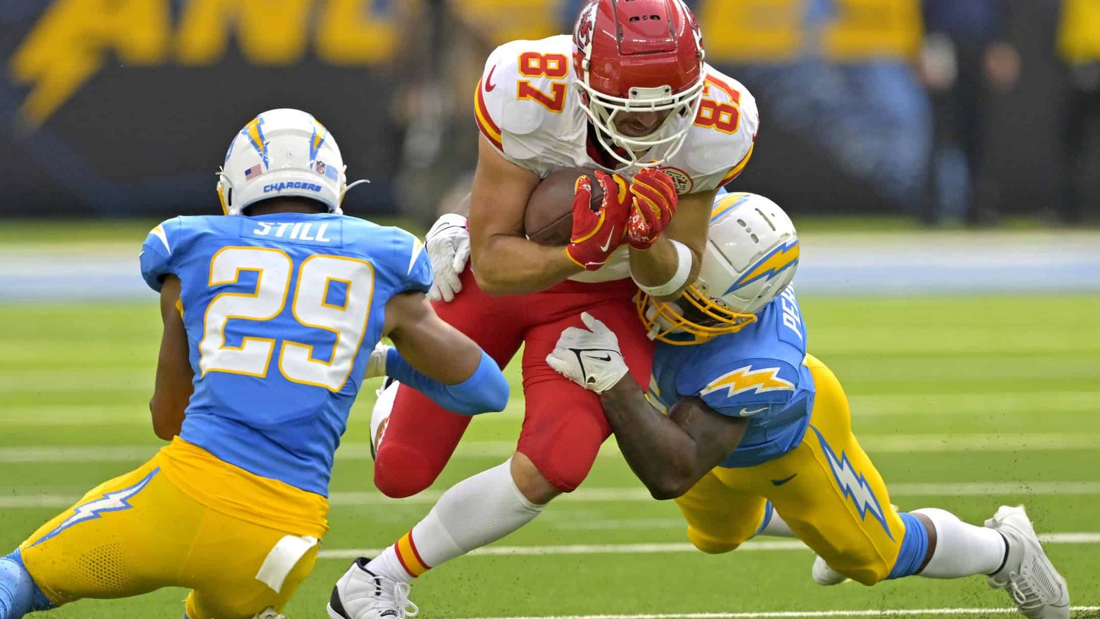 Kansas City Chiefs vs. Los Angeles Chargers DFS Start ‘Em Sit ‘Em | Week 1 | Yardbarker