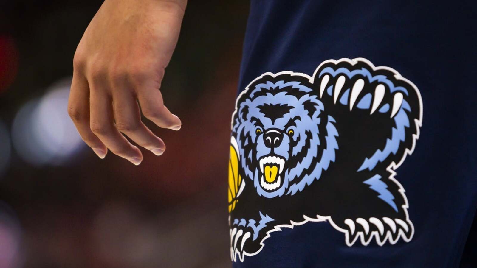 Grizzlies' Jaylen Wells stretchered off after face-first fall | Yardbarker