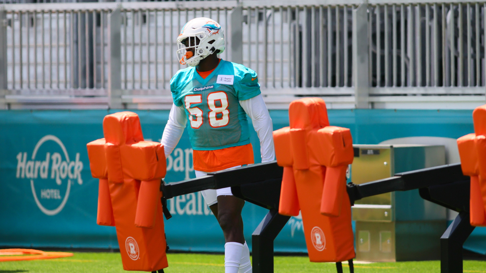 Dolphins Waiving OLB Shaquil Barrett From Retired List | Yardbarker