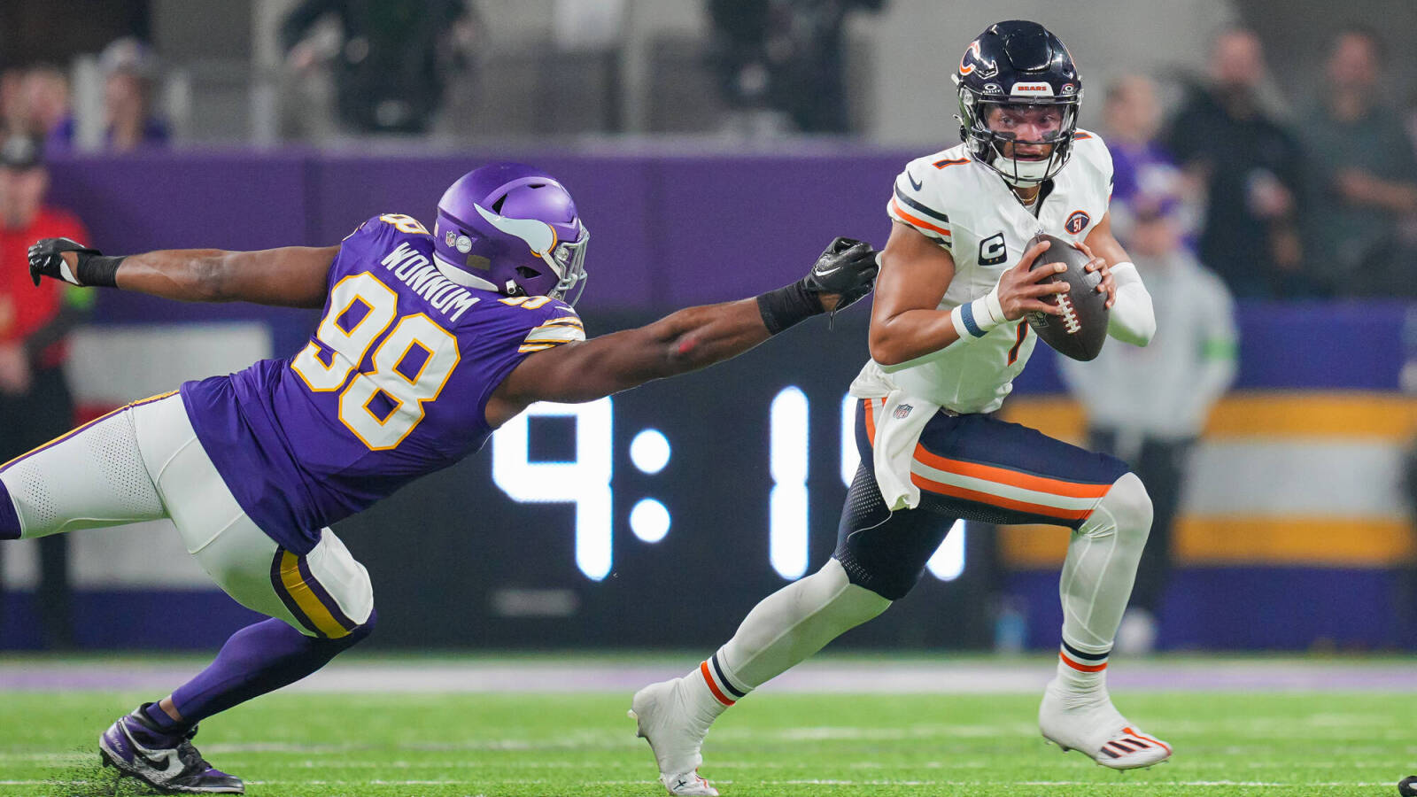 Bears QB Justin Fields linked with NFC North rival | Yardbarker