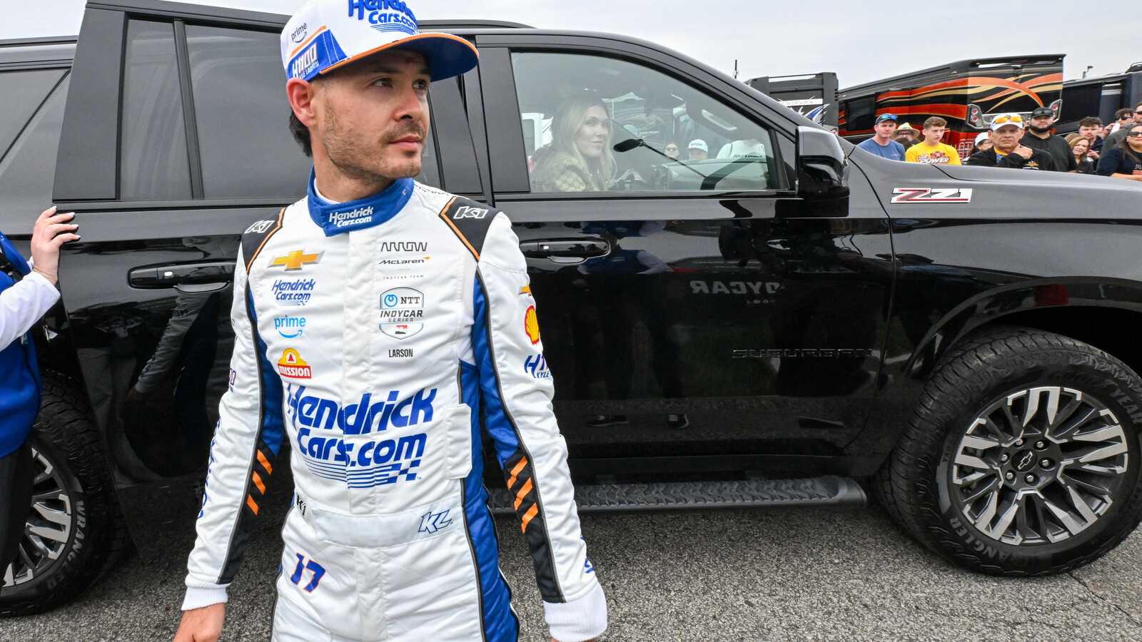 Kyle Larson spins from lead after hitting wall during Stage 1 of Coca ...