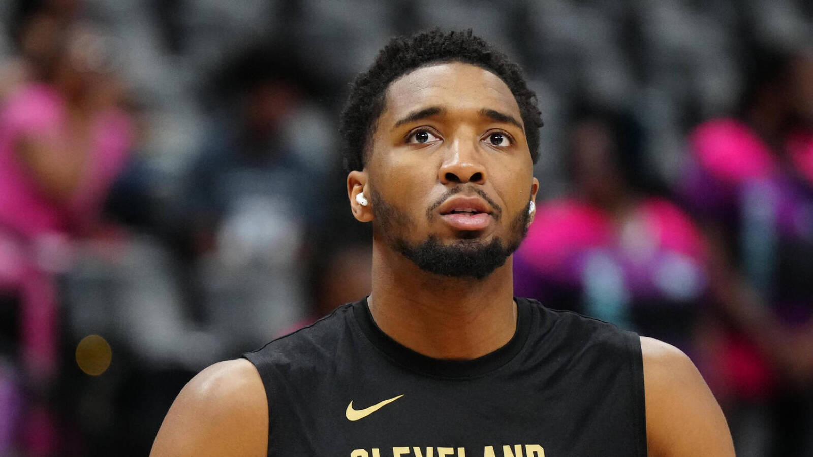 Mitchell continues to fuel speculation by not commiting to Cavs ...