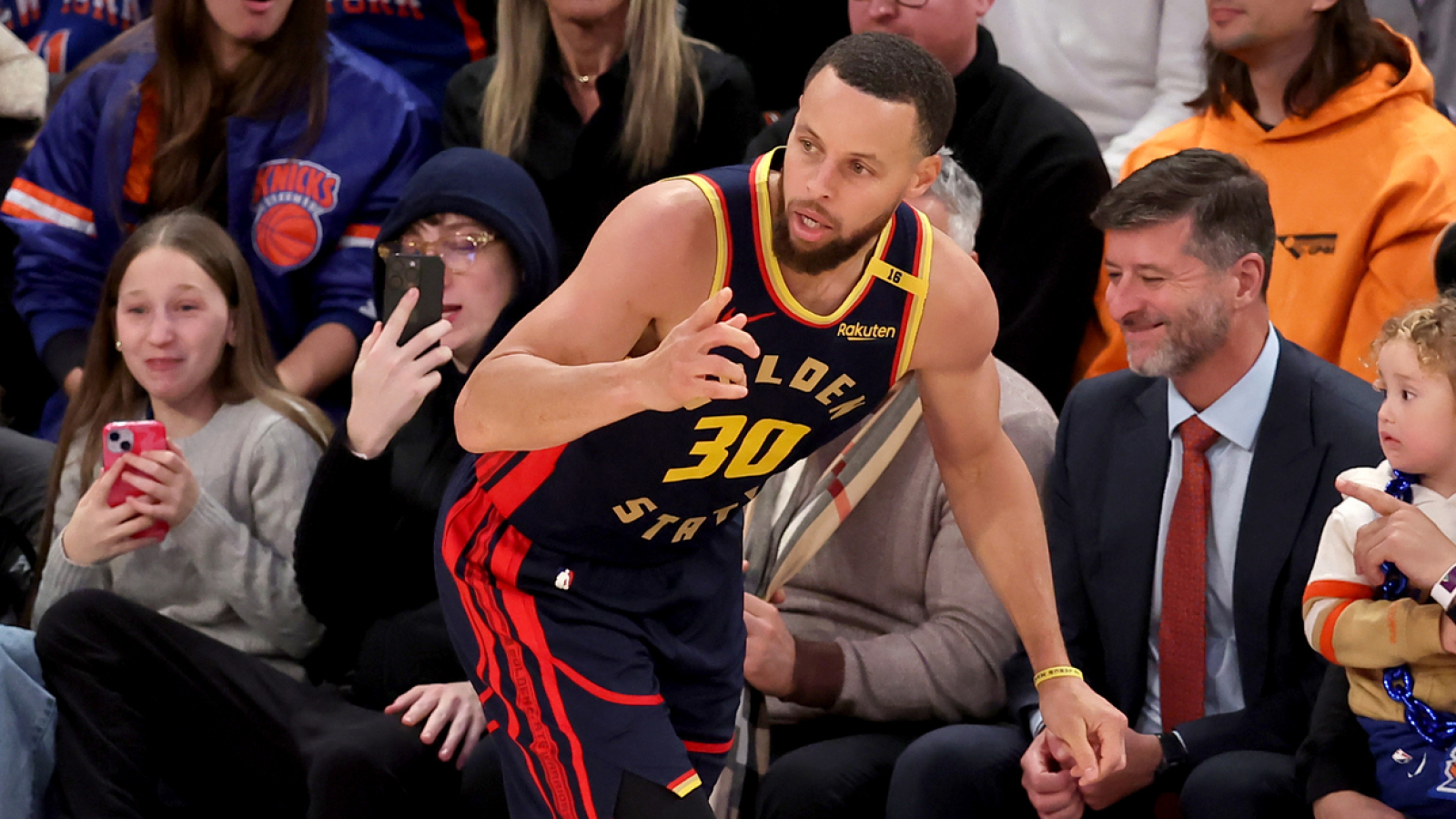 Stephen Curry leads Warriors to huge comeback win over Knicks | Yardbarker