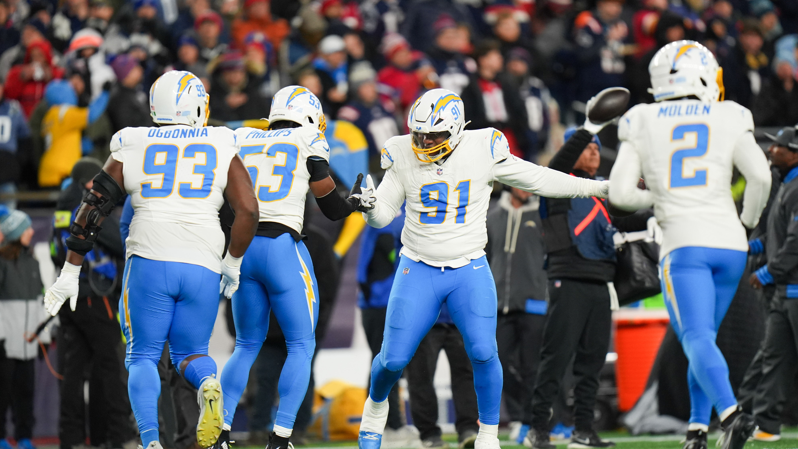 DT Da’Shawn Hand Signs With Falcons | Yardbarker