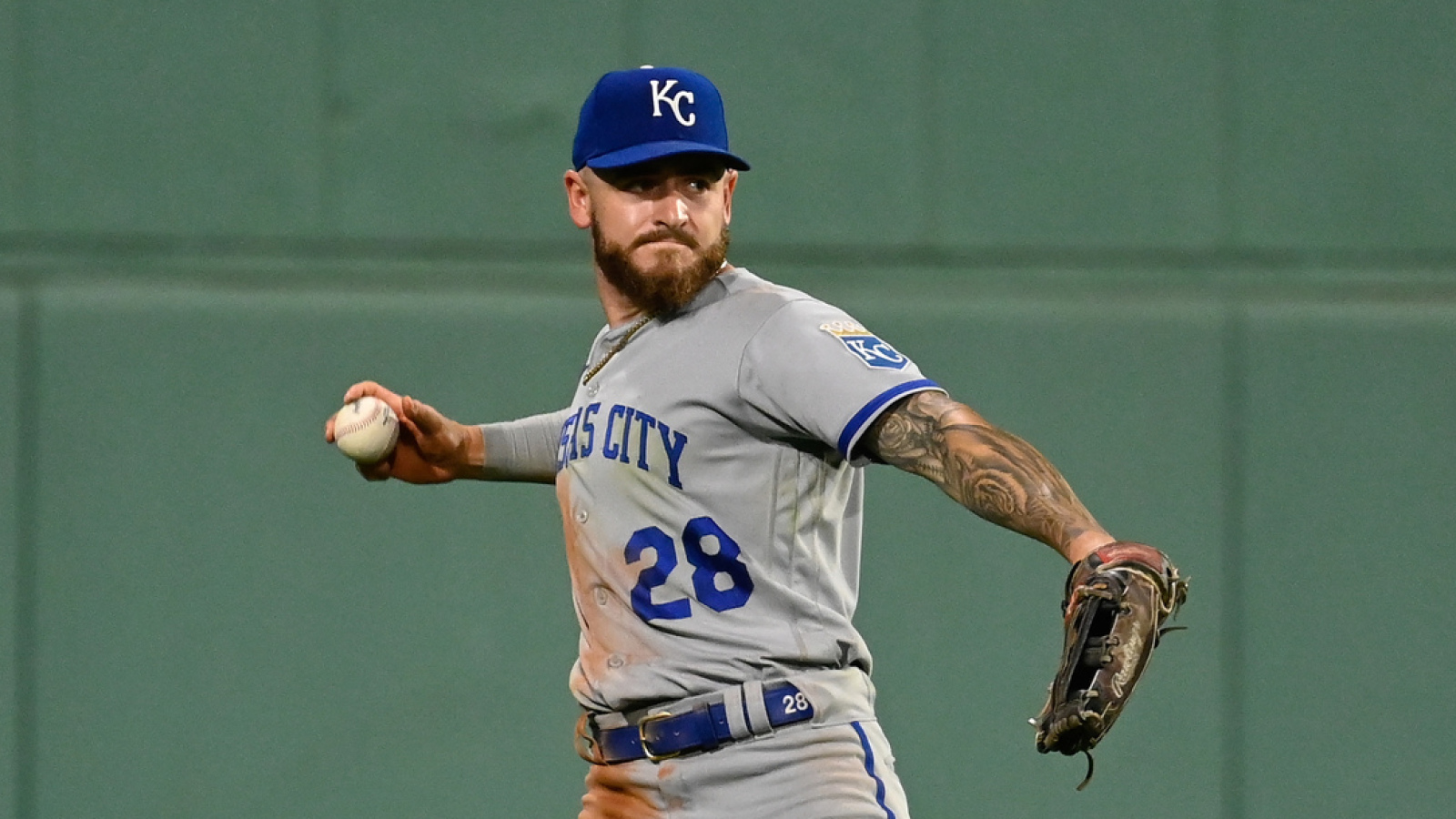 Watch: Royals’ Kyle Isbel makes spectacular catch to save game | Yardbarker