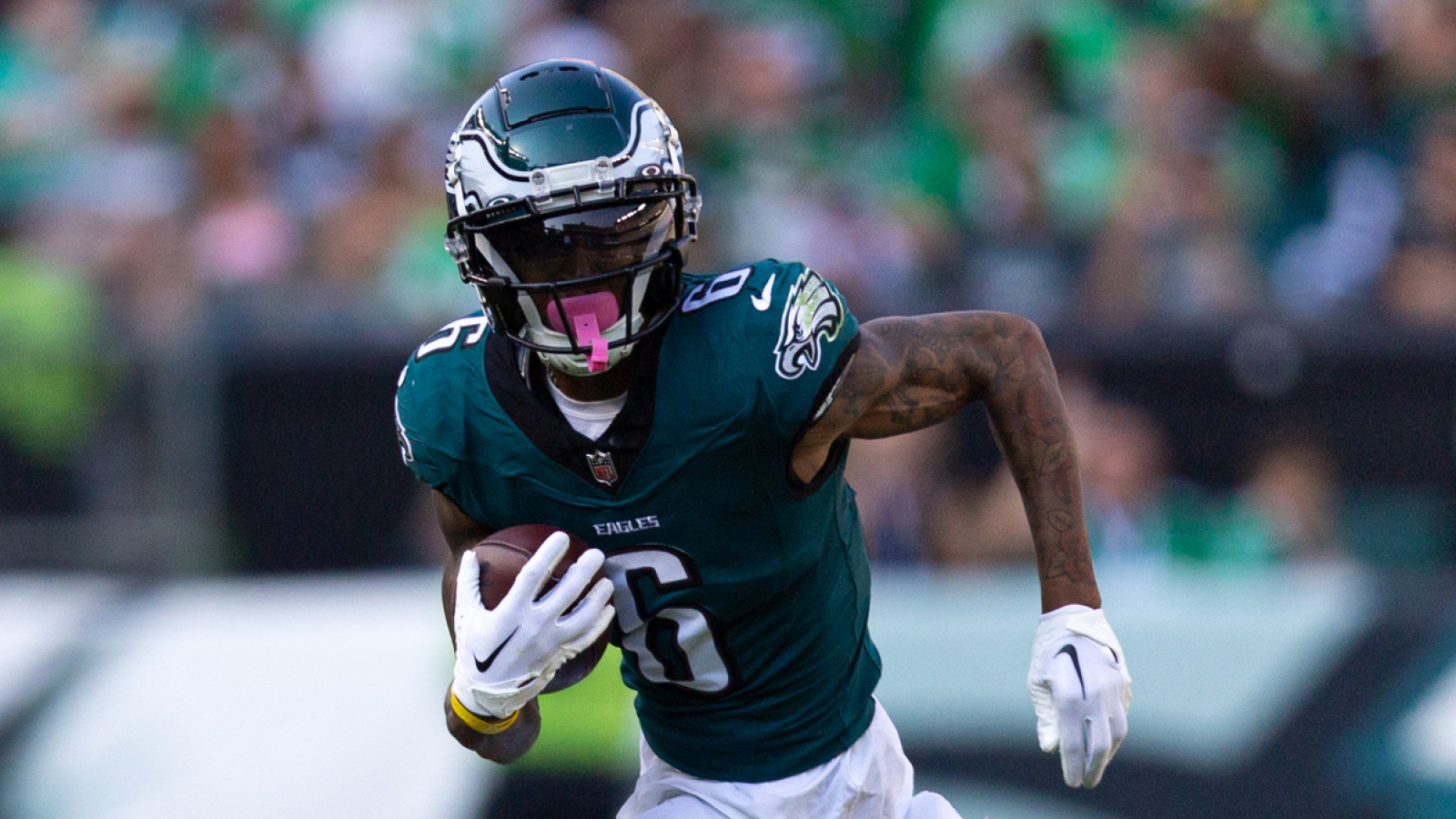 Watch: WR DeVonta Smith's 45-yard TD helps Eagles secure win | Yardbarker